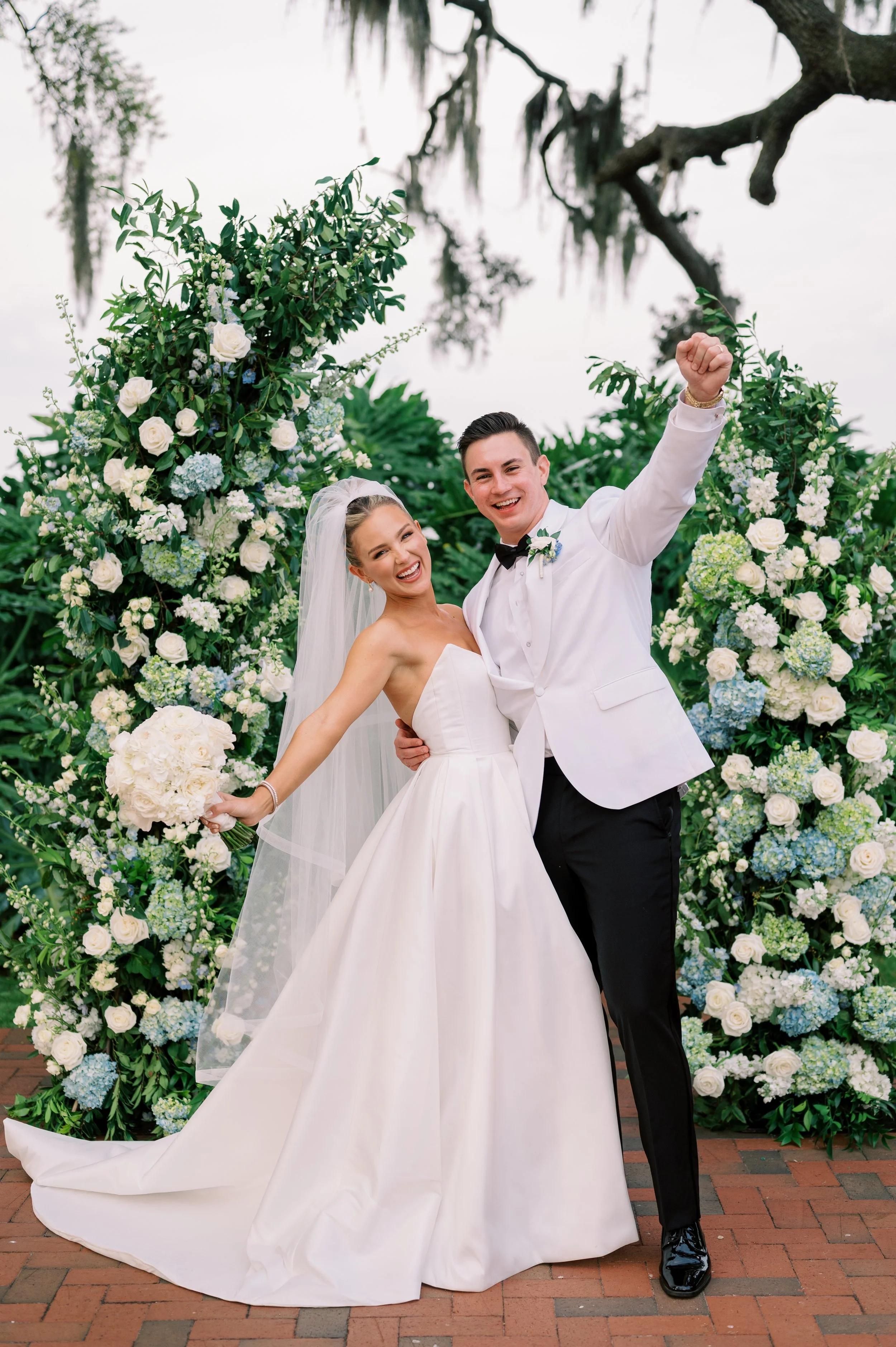 White & Light Blue Wedding at Adams Estate — BLUEGRASS CHIC FLORAL