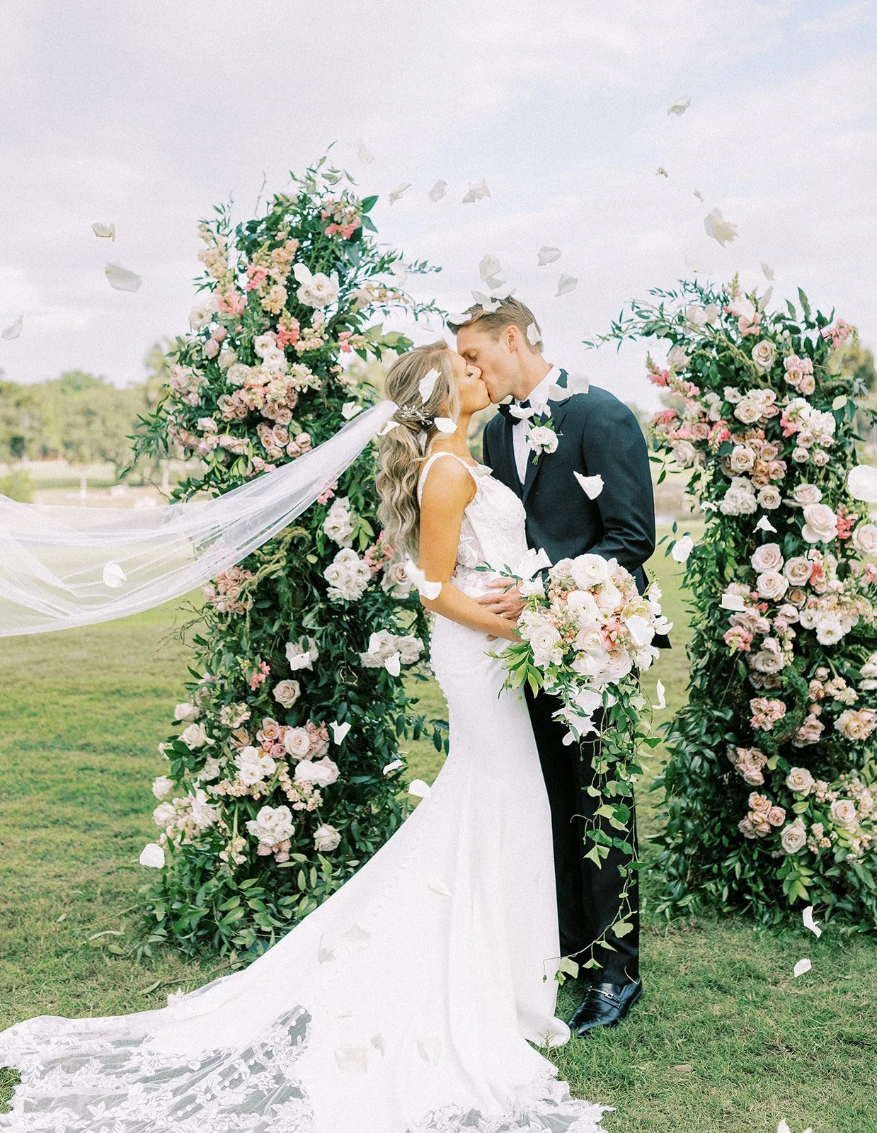 Breaking Tradition: The Rise of Deconstructed Floral Arches in Wedding ...