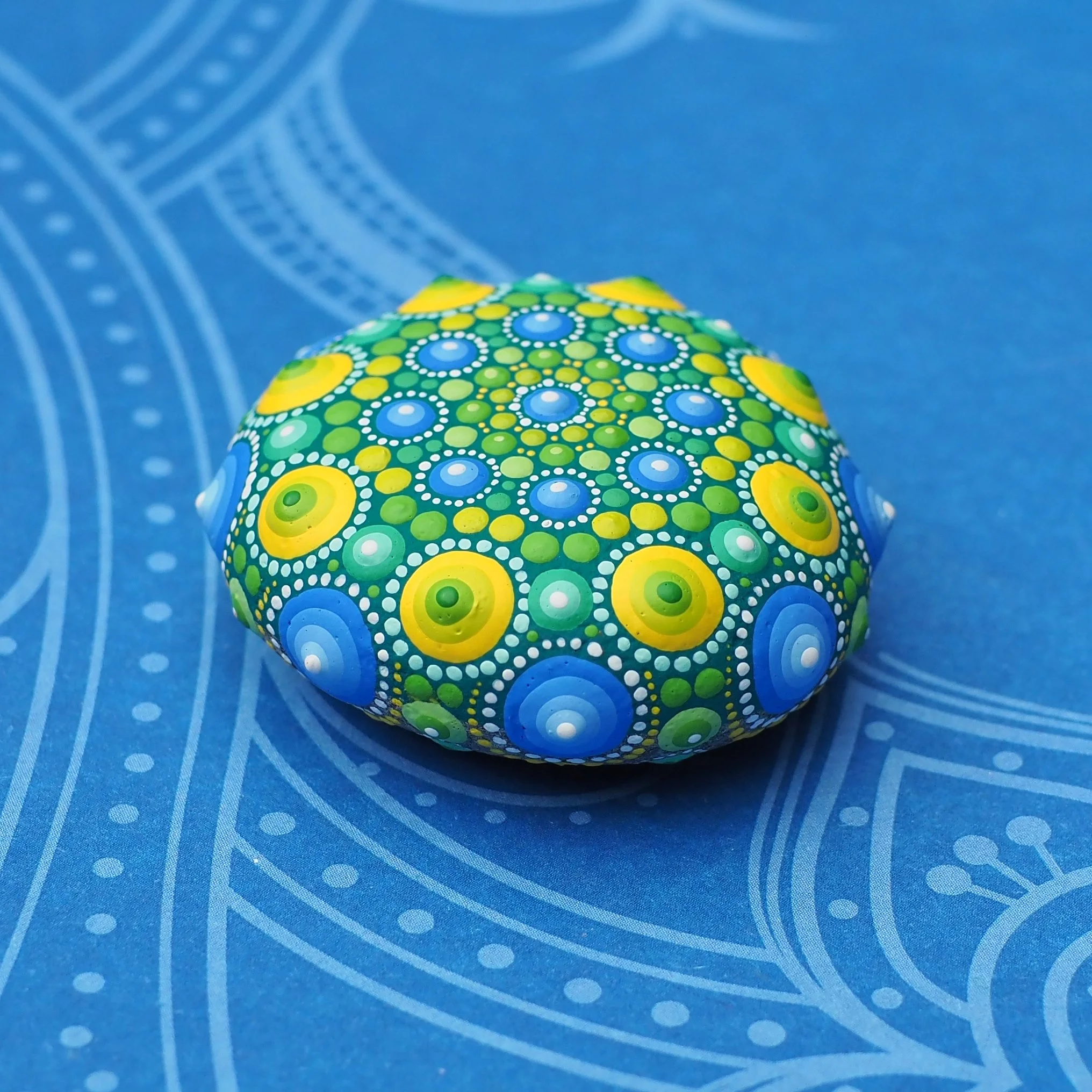 MANDALA STONES — Colourful Artistry | Mandala Stones | Elspeth McLean