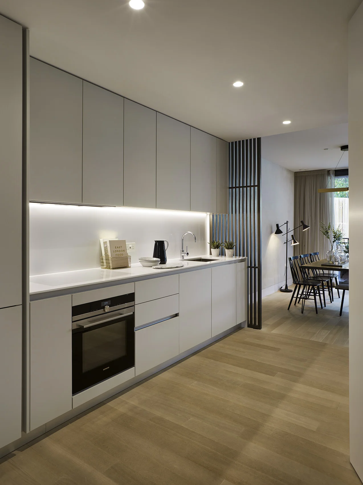 Commodore Kitchens Logo