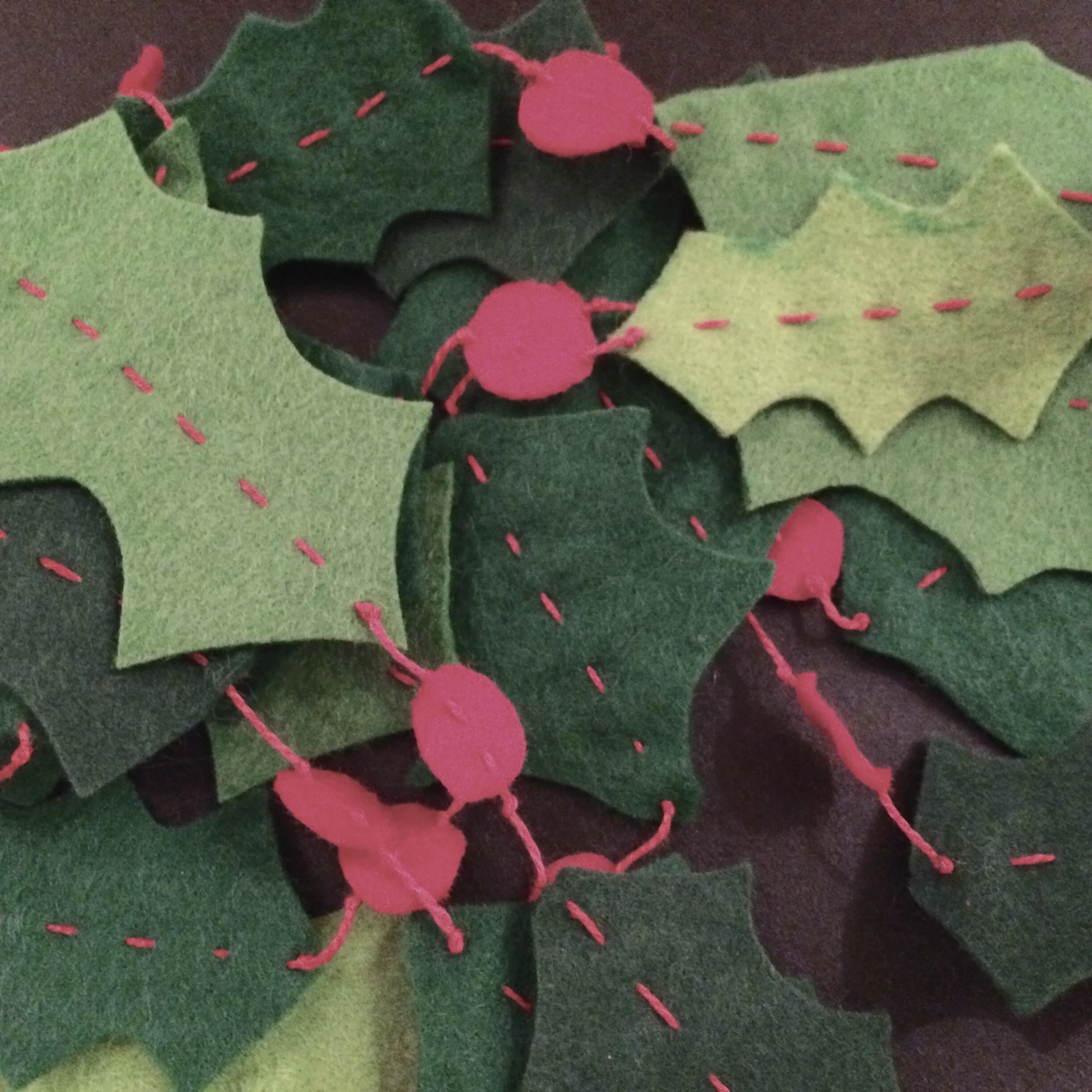 12 Crafts of Christmas: Holly Leaf Garland — Embellished Elephant