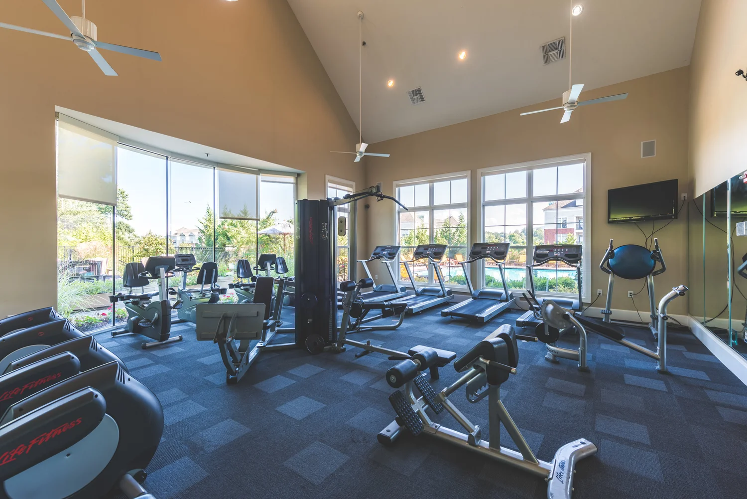 UNIVERSITY EDGE | AMENITIES