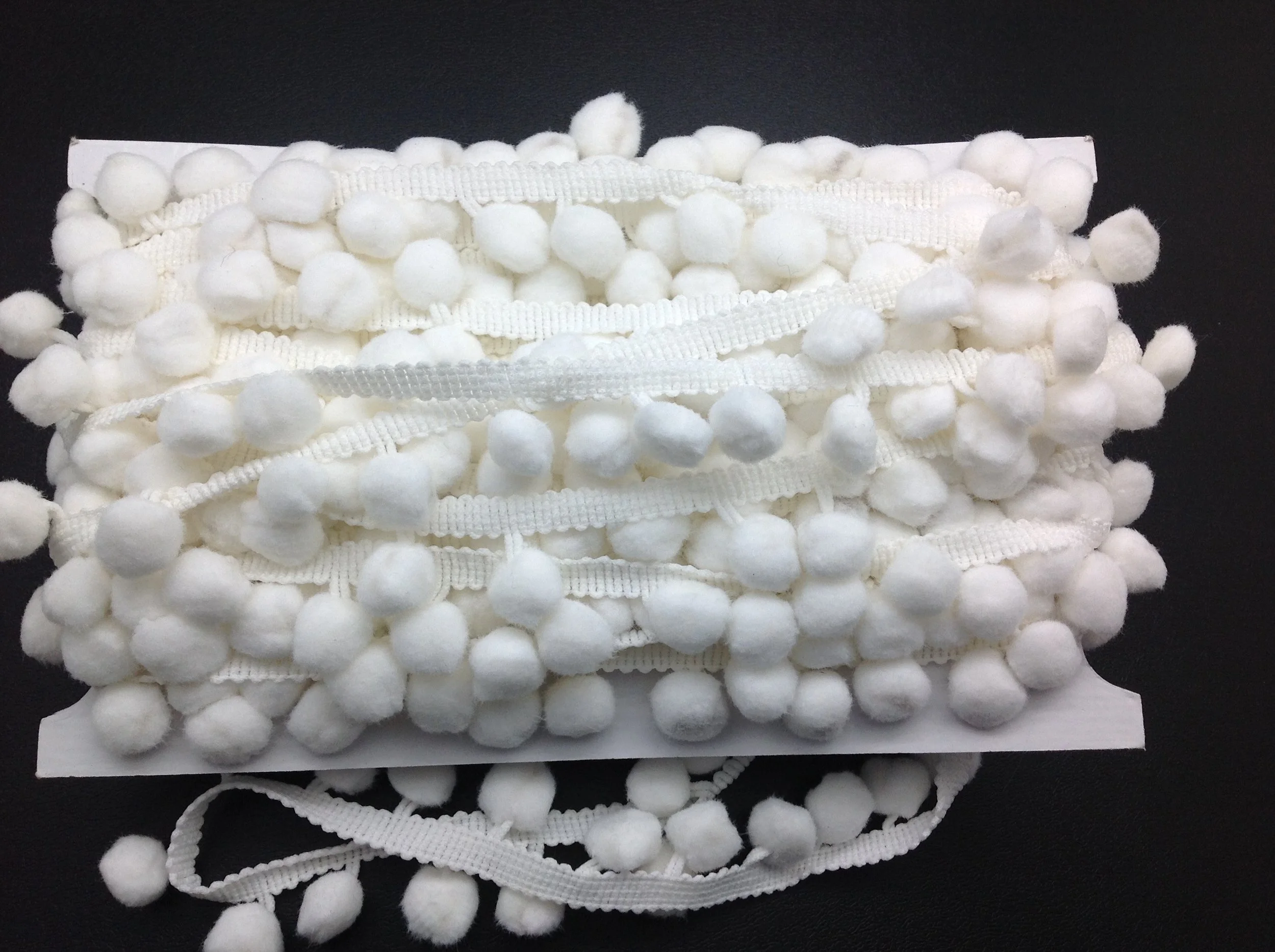 Pom pom trim (white)