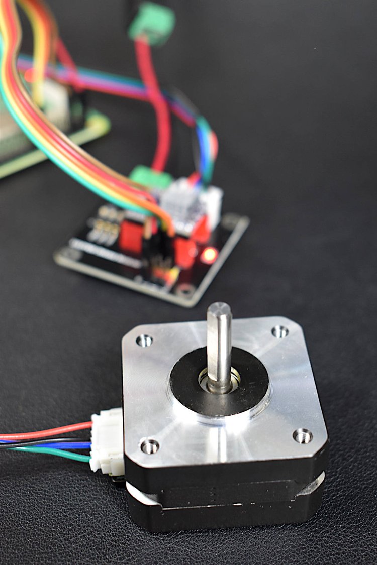 Raspberry Pi Stepper Motor Control with NEMA 17 — Maker Portal