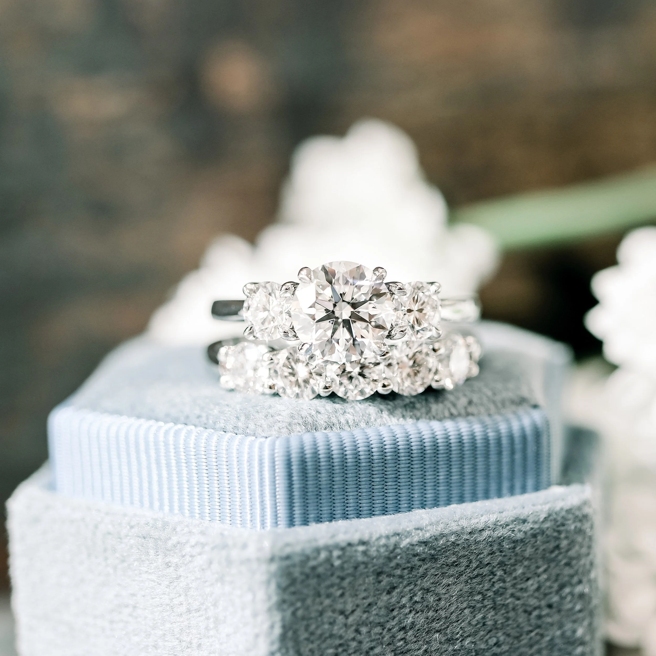 Round Three Stone Setting