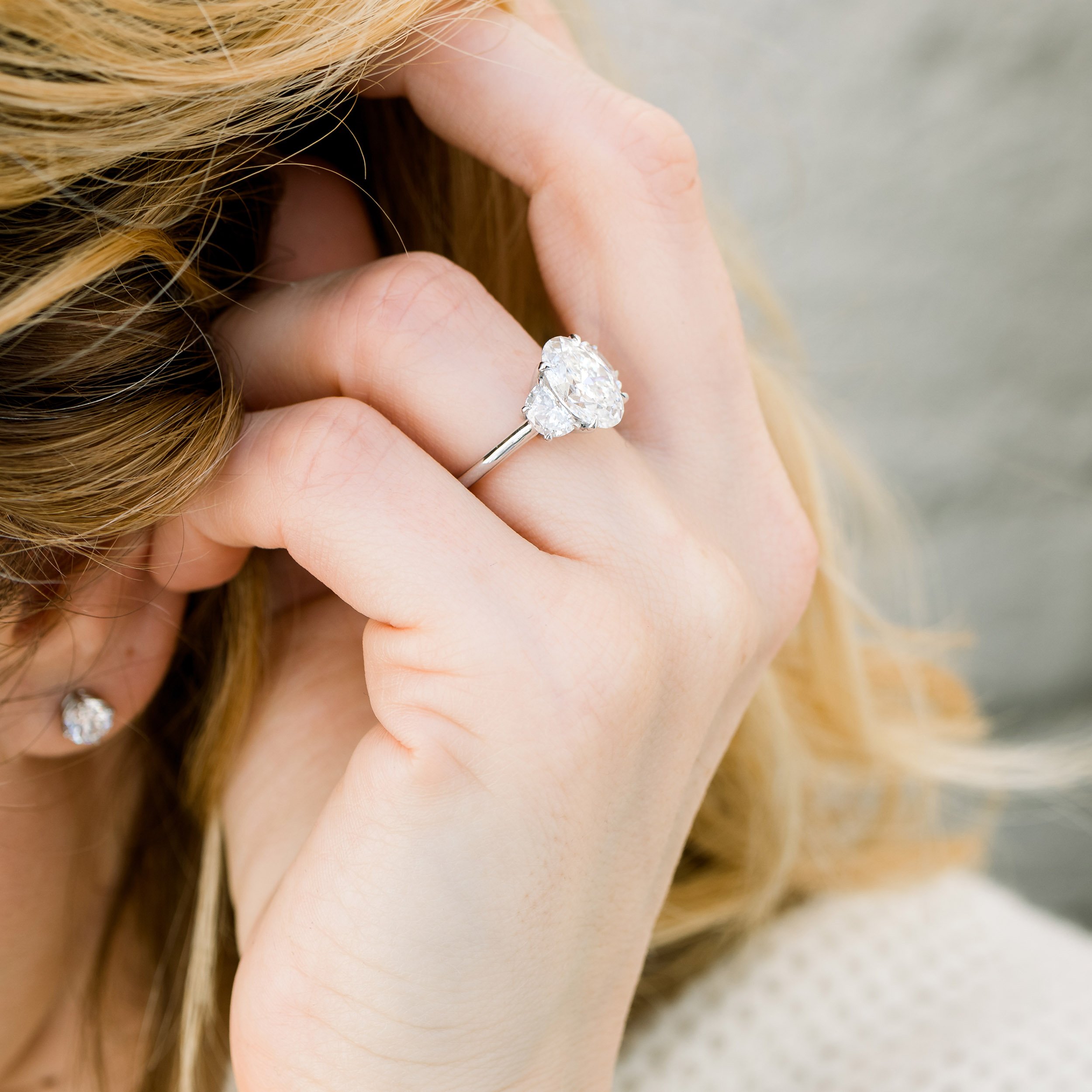 Oval and Half Moon Setting