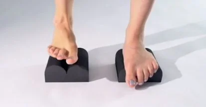 MINIS: Foot stretches to relieve foot and plantar fasciitis pain