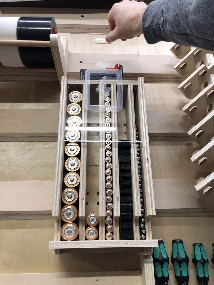 BEEZLEE CREATIONS - Battery Dispenser Designed in Fusion 360