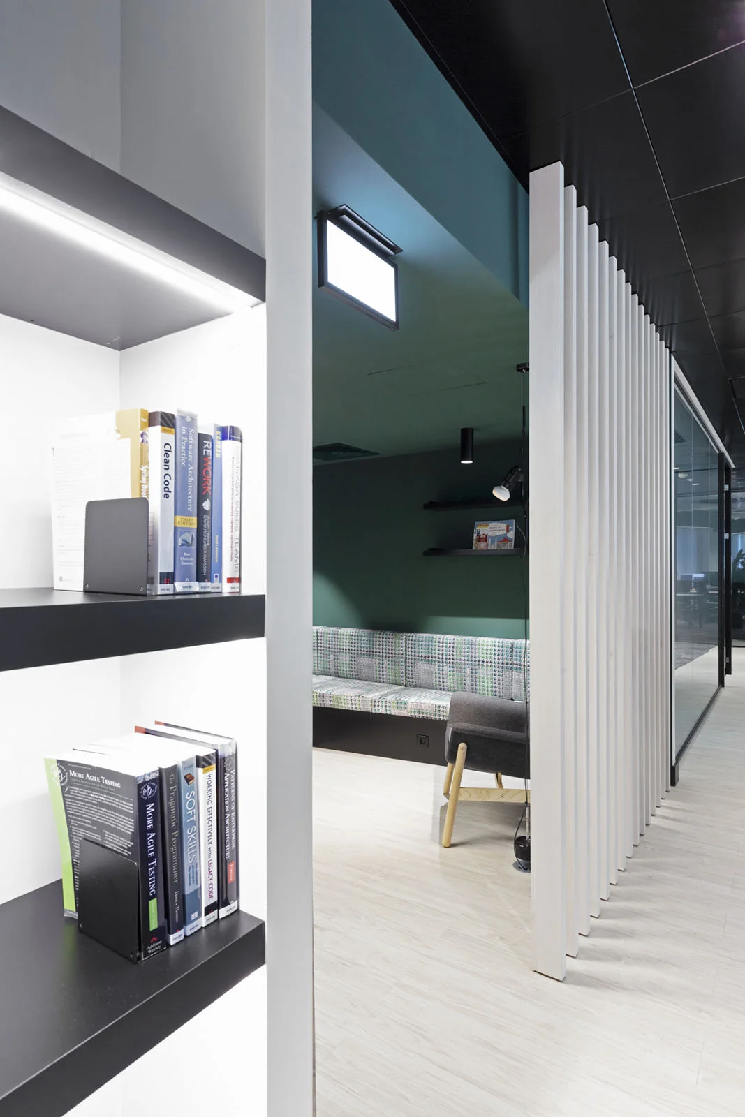 AdNovum — Vector Mais