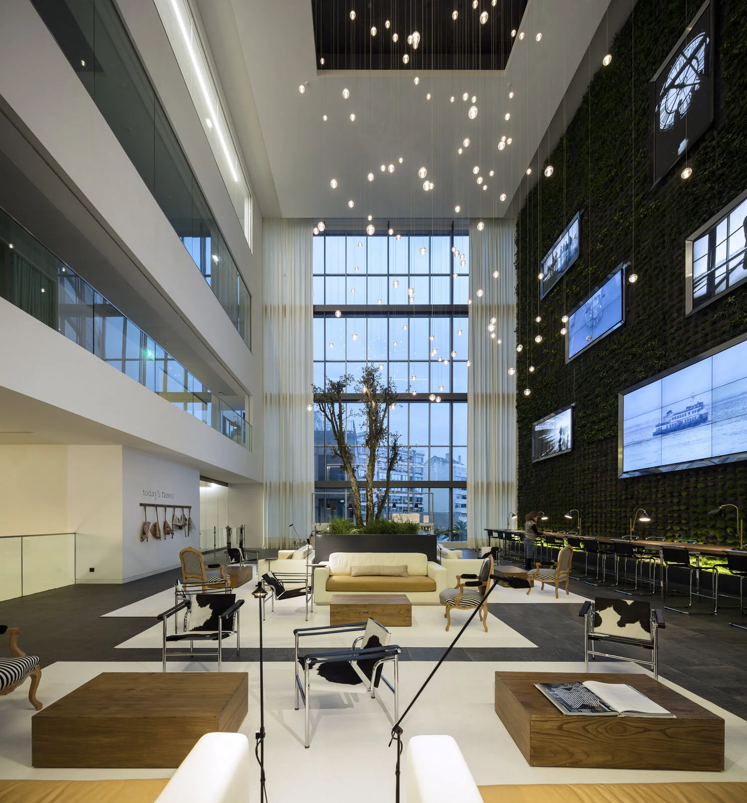 Deloitte Hub — Vector Mais