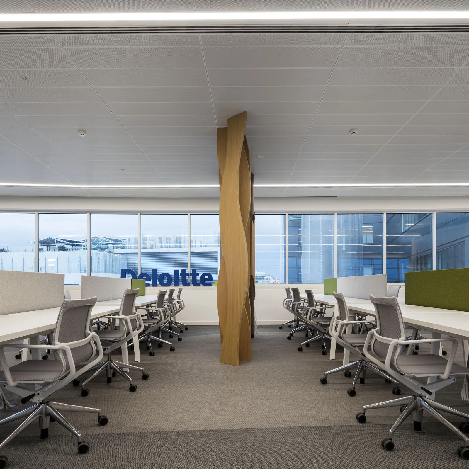 Deloitte Hub EN — Vector Mais