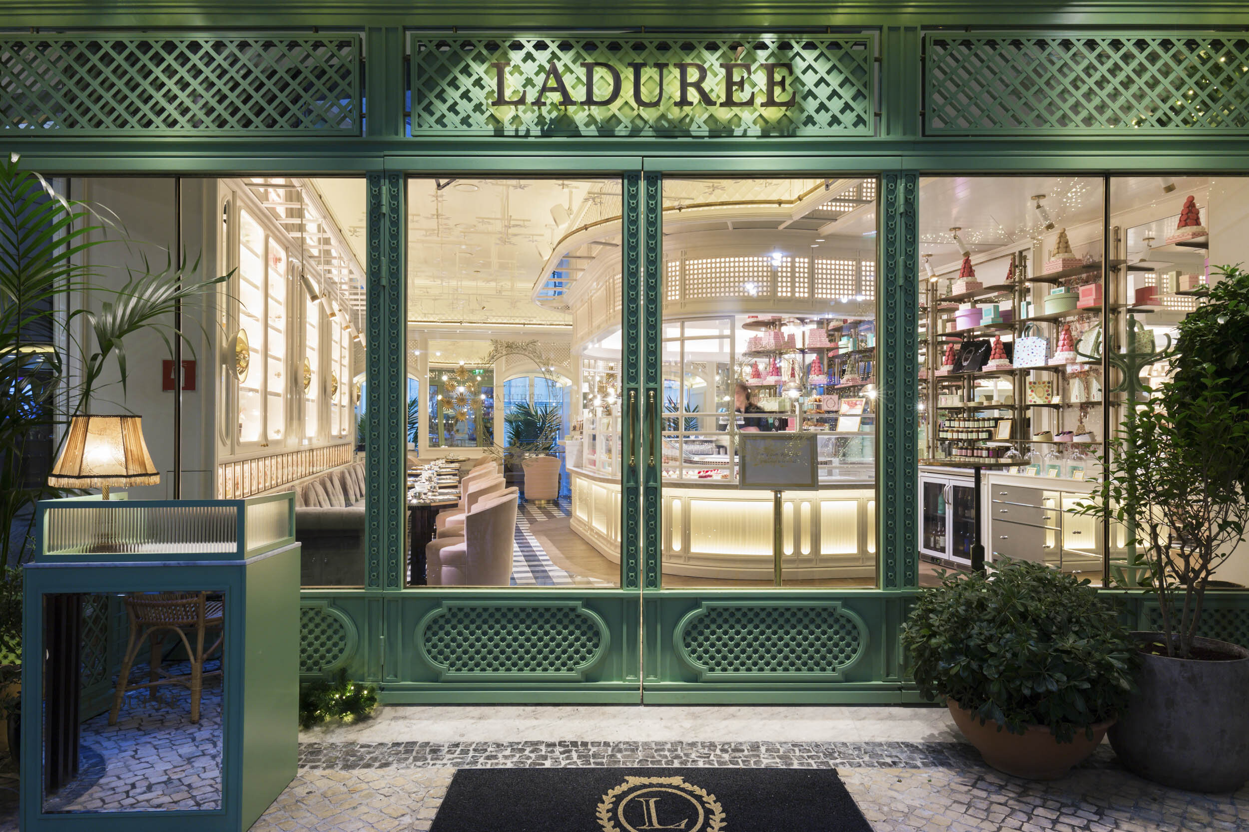 Ladurée EN — Vector Mais