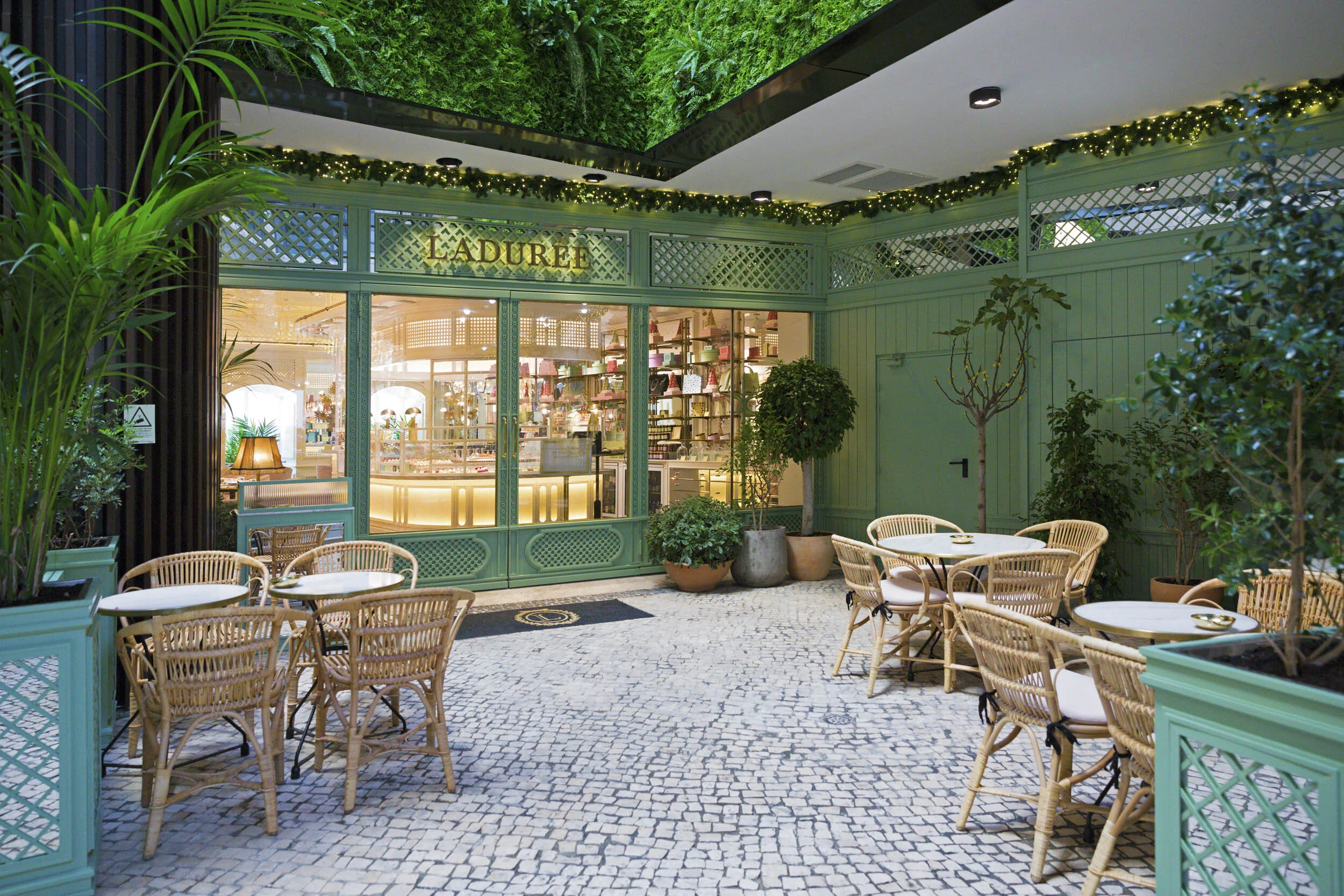 Ladurée EN — Vector Mais