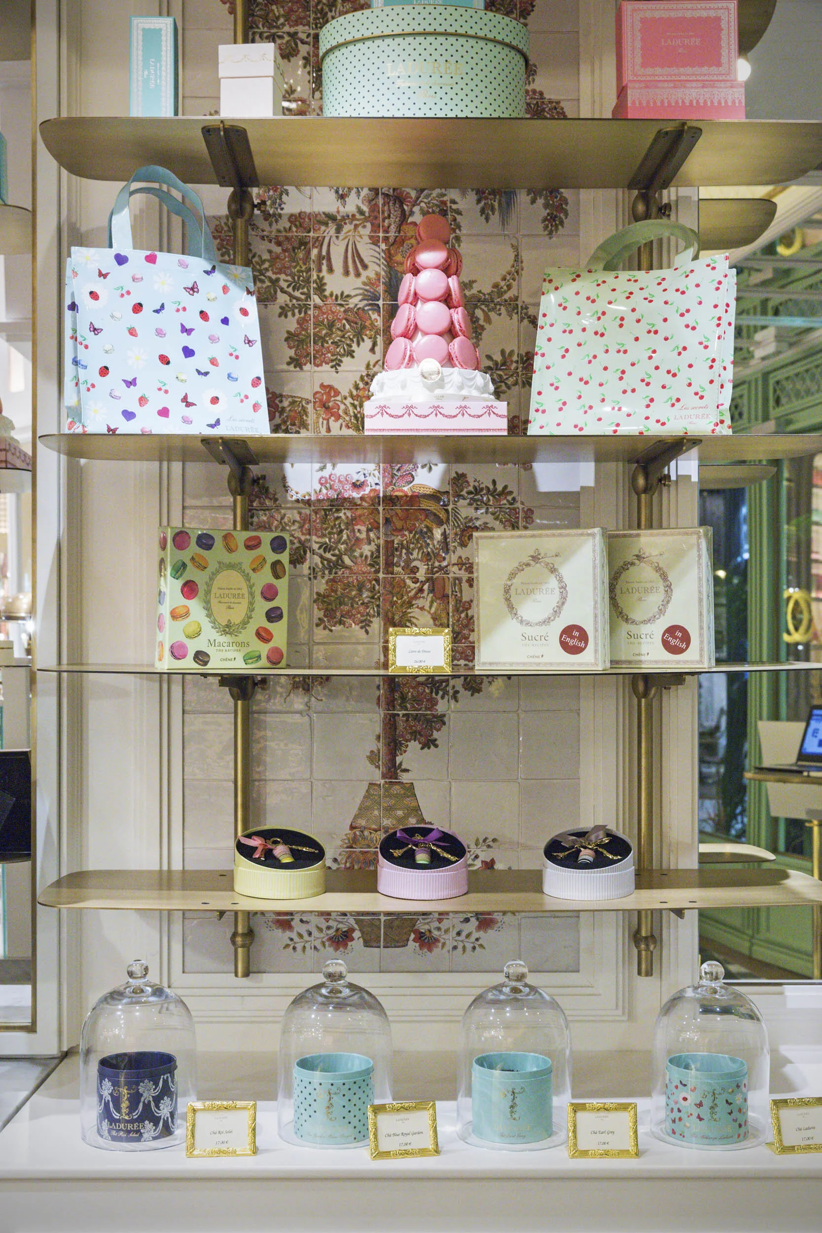 Ladurée EN — Vector Mais