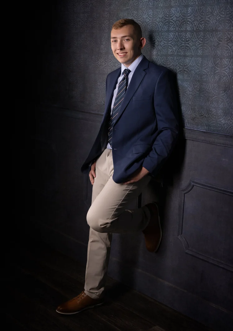 5 Essential Poses for High School Senior Guys in 2024 at Tracie Jean ...