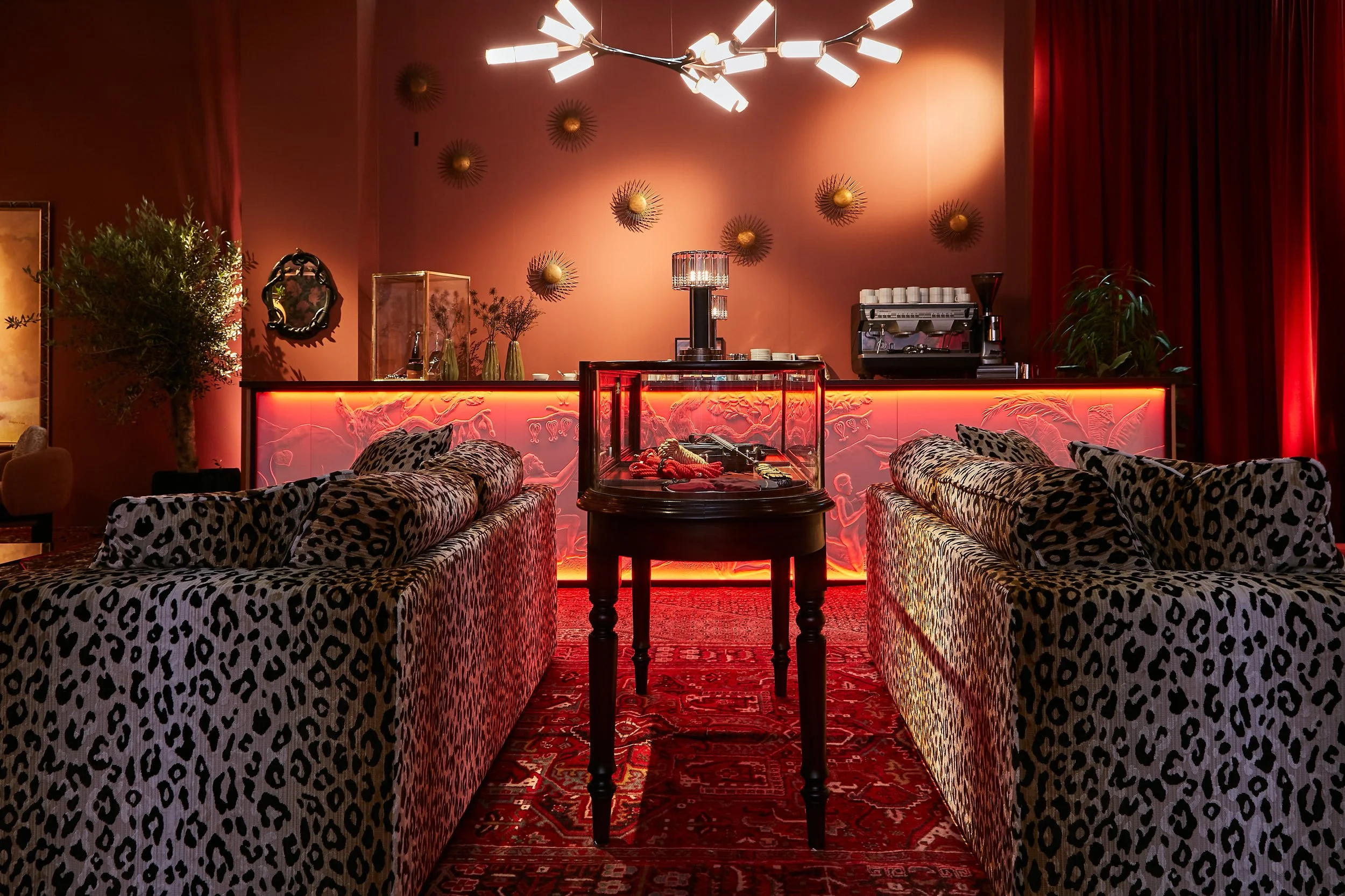 Benjamin Raymond: Decorative Artworks