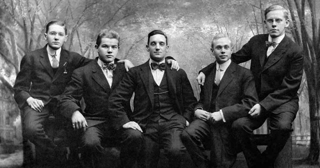 History — Whiffenpoofs