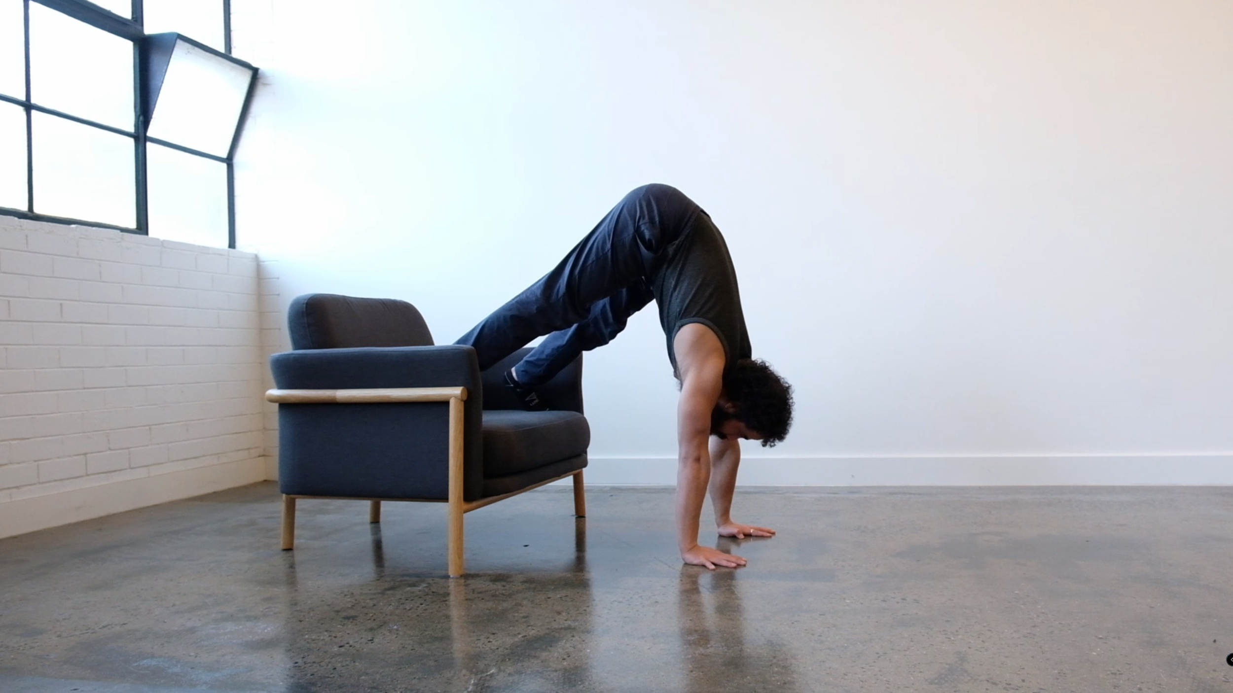 How to do a handstand push up (HSPU) — subyhandstands