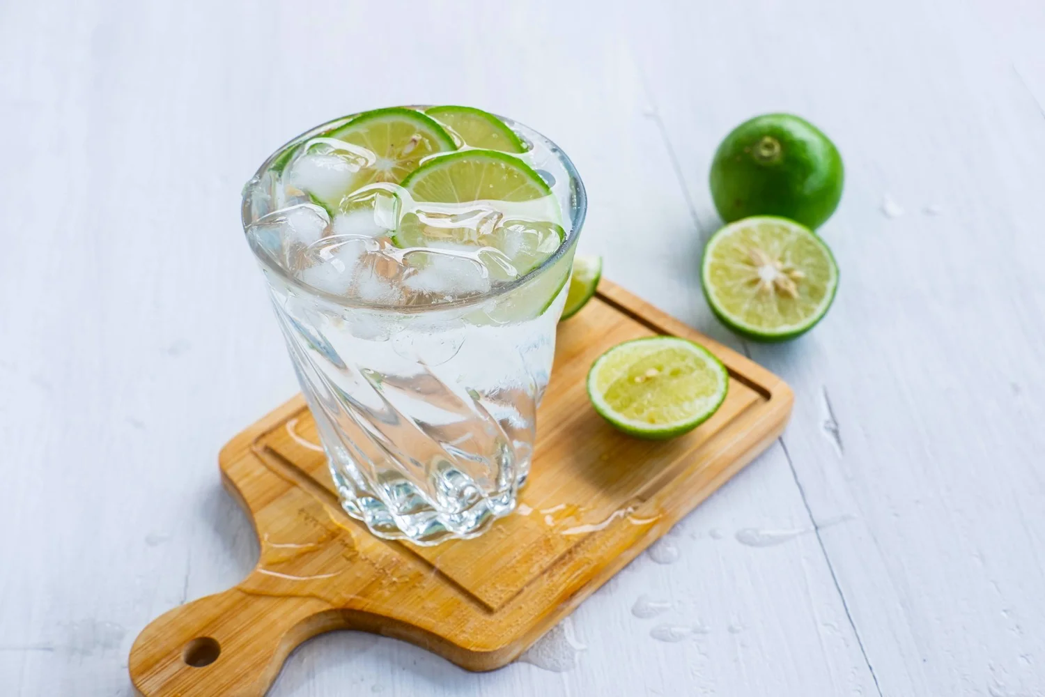 How to Make a Perfect Gin & Tonic | Alcohol Professor