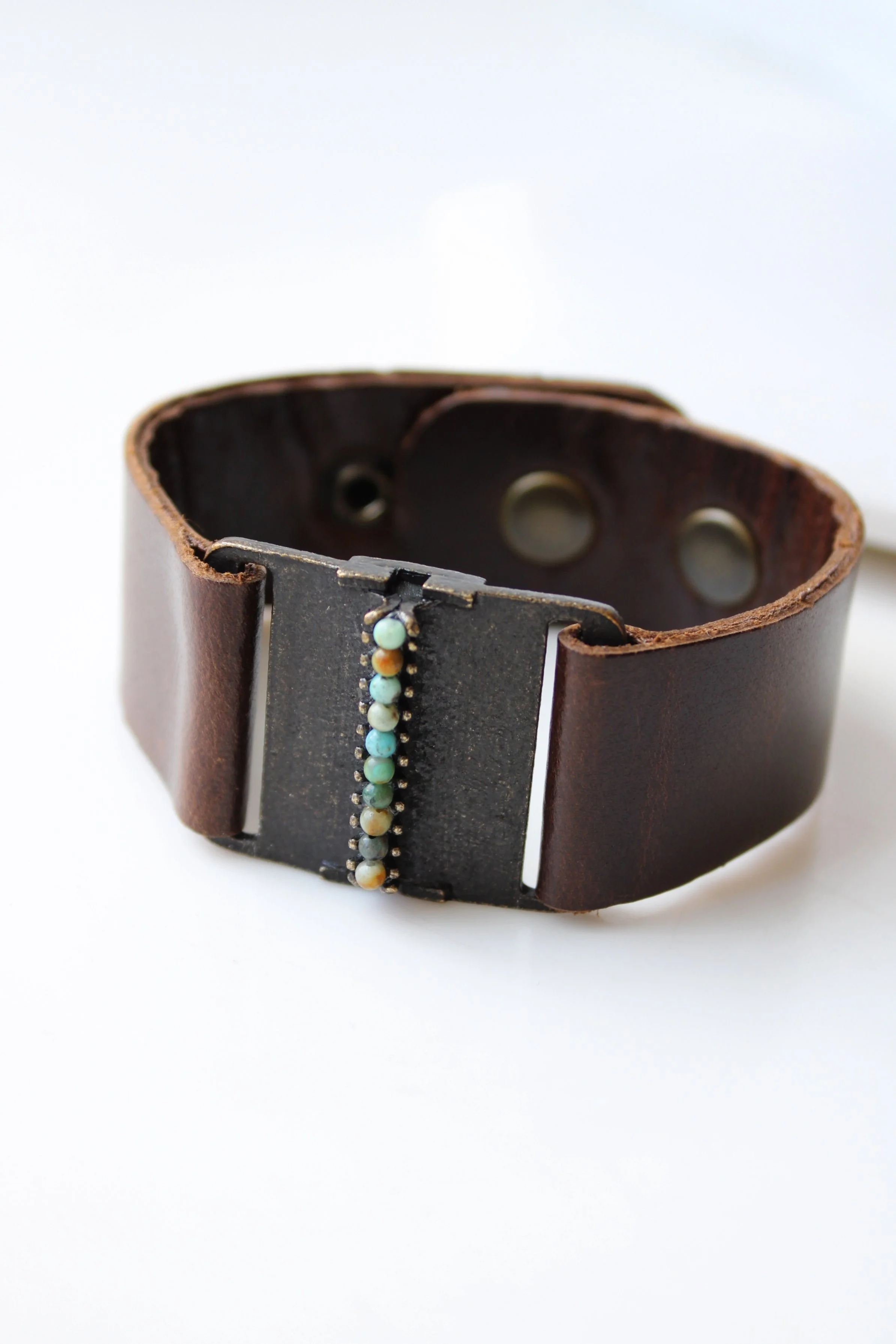 be jeweled