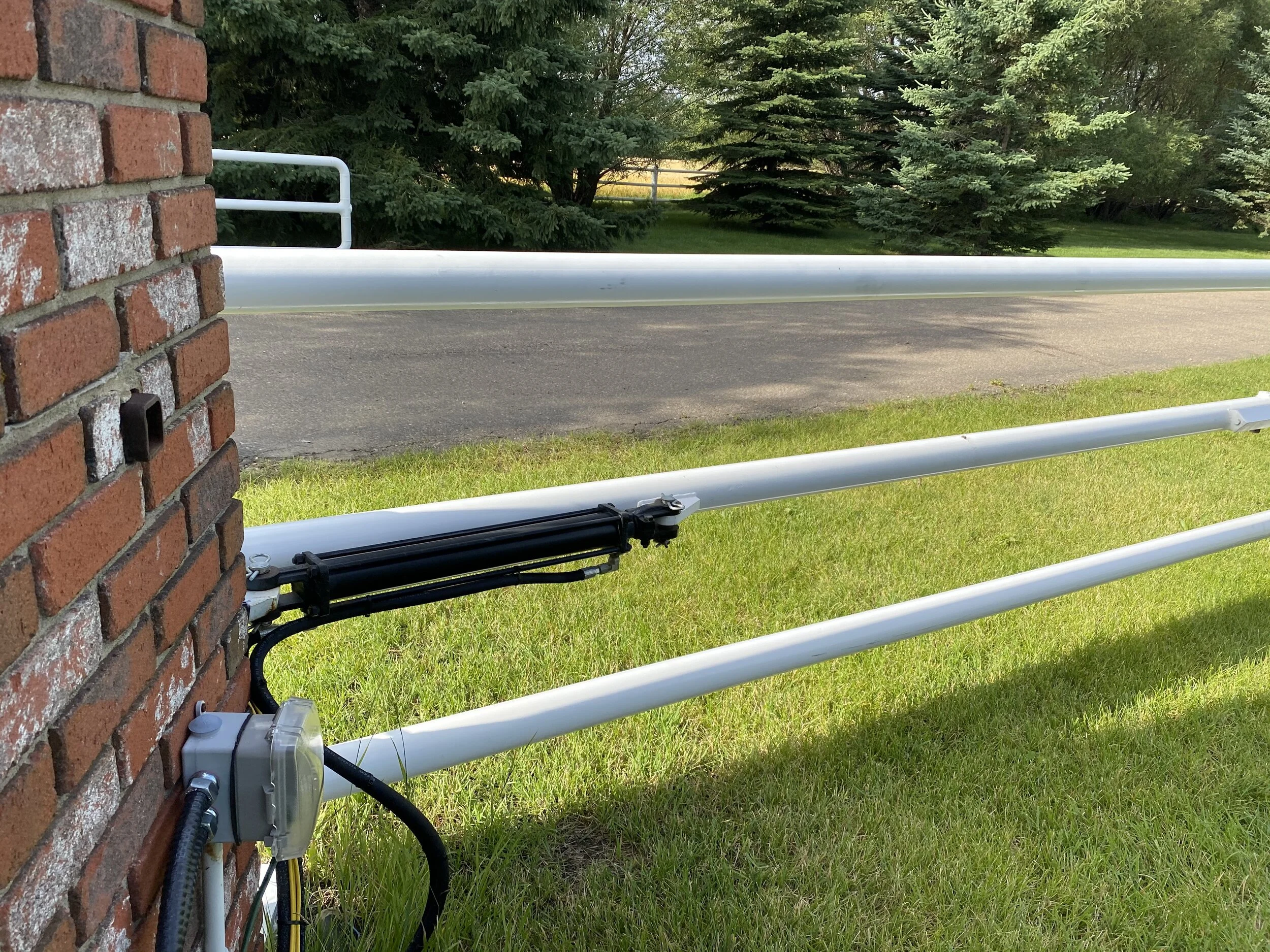 HYDRAULIC GATES — Garneau Industries Ltd.