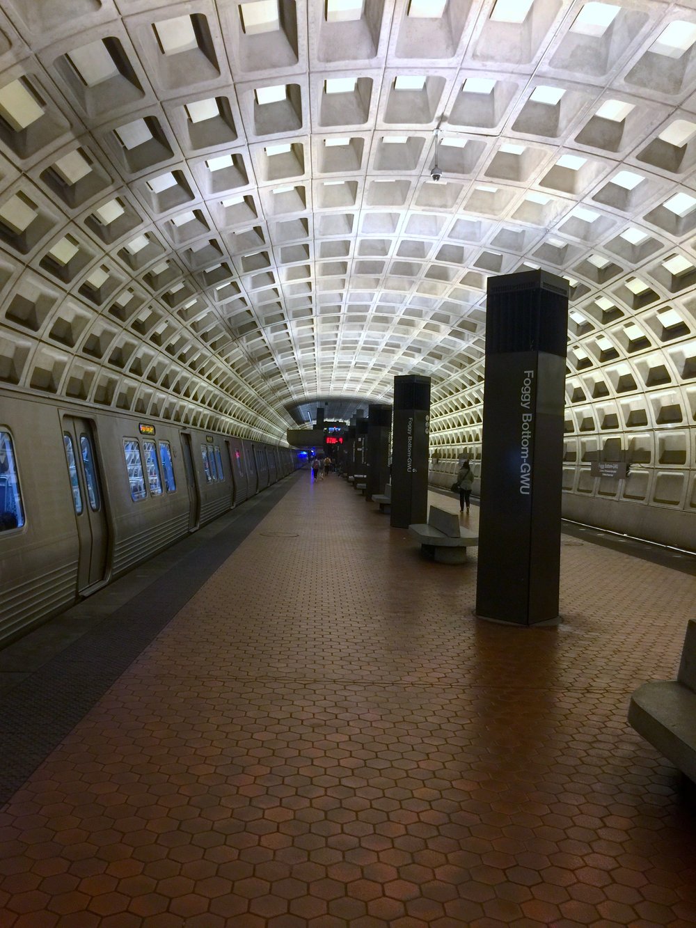 Perspective Science at the Subway 地鐵站裏的透視學 — Jennifer's World