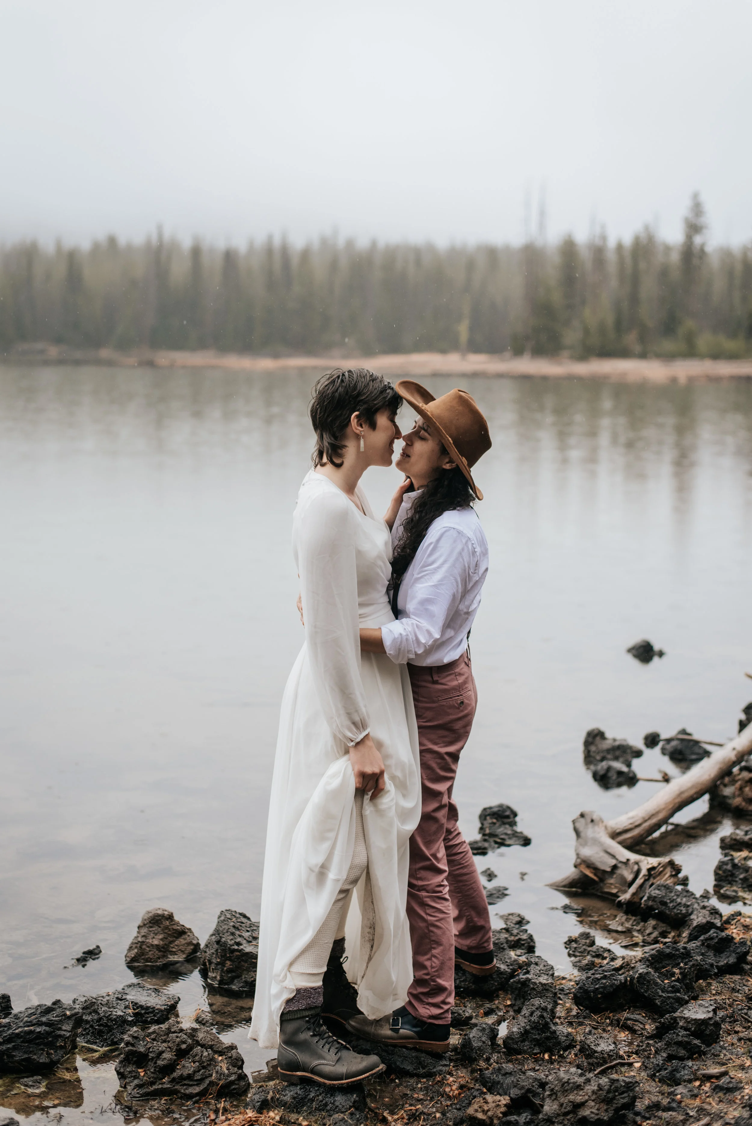 Bend Elopement Photographer: Sam and Crow's Sparks Lake Elopement ...