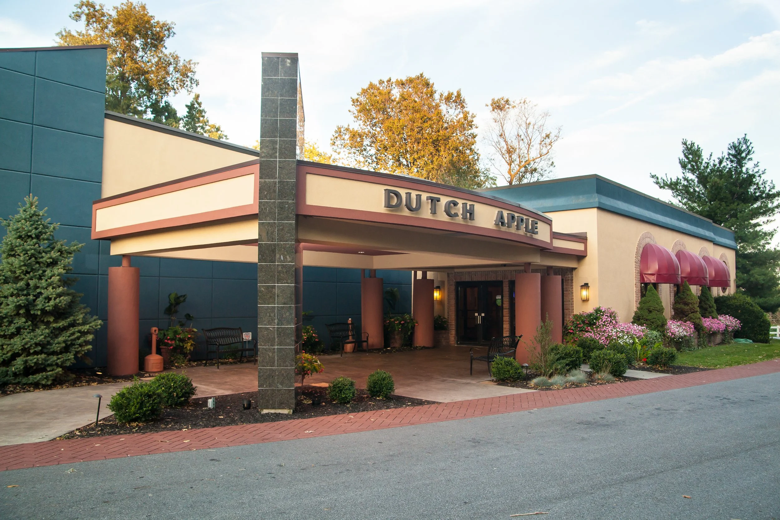 Dutch Apple Dinner Theatre — PA On Stage