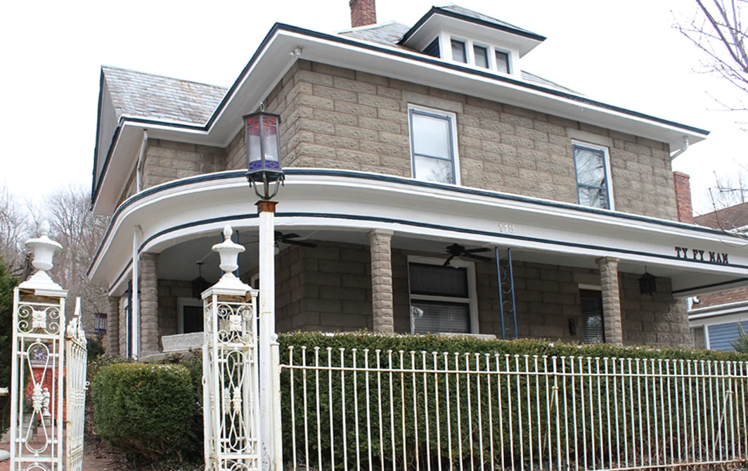 Rooms + Suites — Buxton Inn