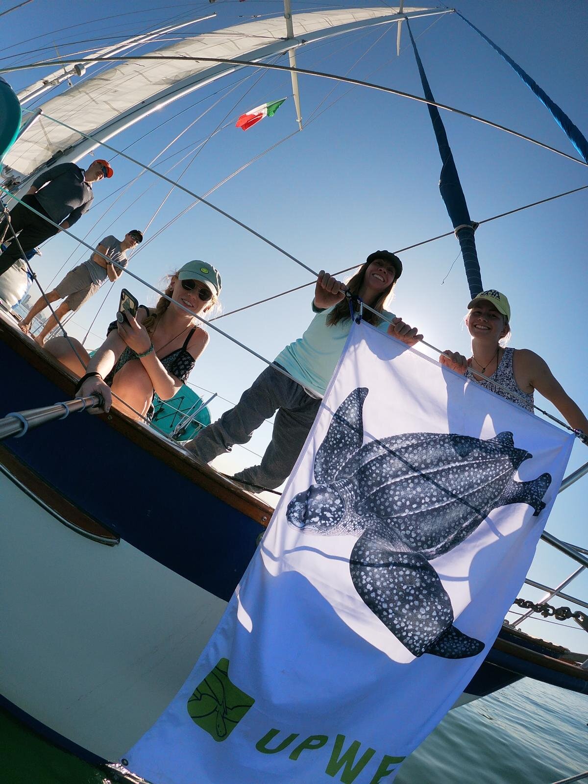 Engaging citizen scientists in the sailing community to promote sea ...