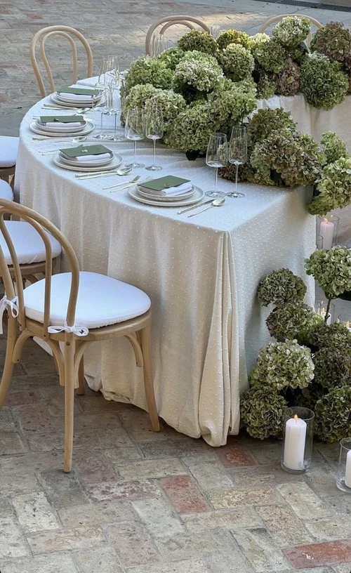 The Ultimate Guide to Serpentine Tables At Your Wedding