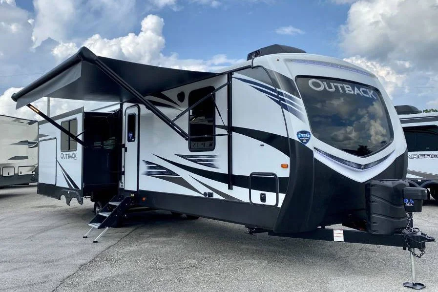 38' Outback 330RL Travel Trailer | Kissimmee Orlando RV Rental