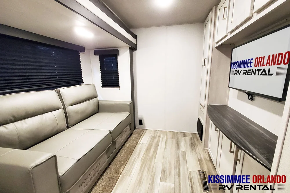 Sprinter Limited 3590LFT Fifth Wheel Trailer | Kissimmee Orlando RV Rental