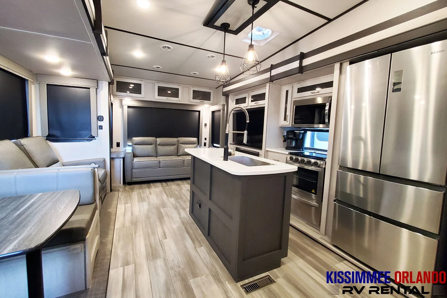 Sprinter Limited 3590LFT Fifth Wheel Trailer | Kissimmee Orlando RV Rental