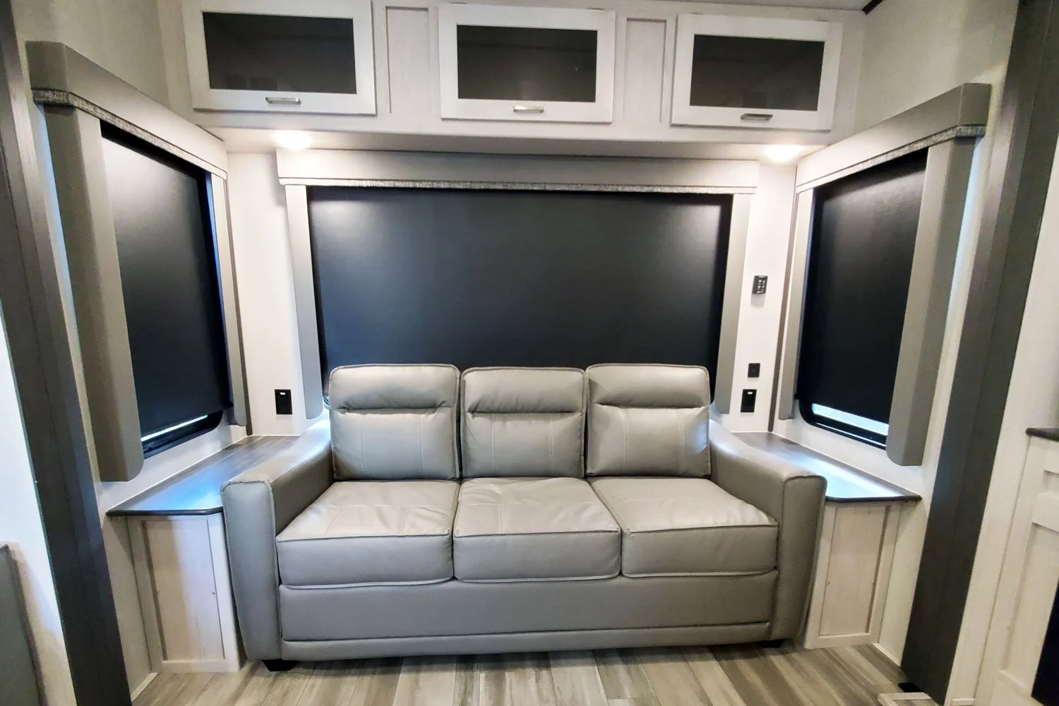 Sprinter Limited 3590LFT Fifth Wheel Trailer | Kissimmee Orlando RV Rental