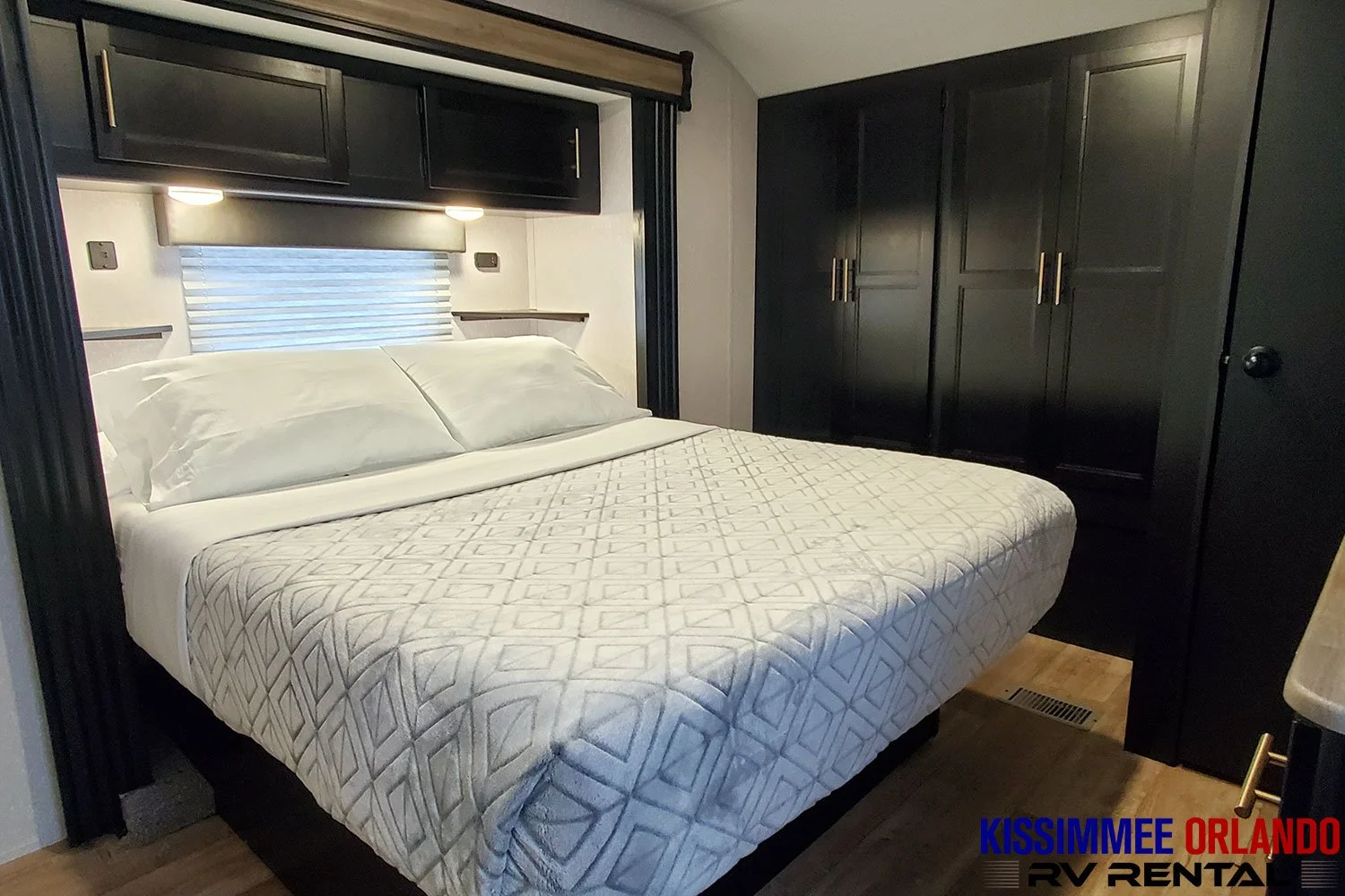 39' Cherokee 324TS Camper at Fort Wilderness | Kissimmee Orlando RV Rental