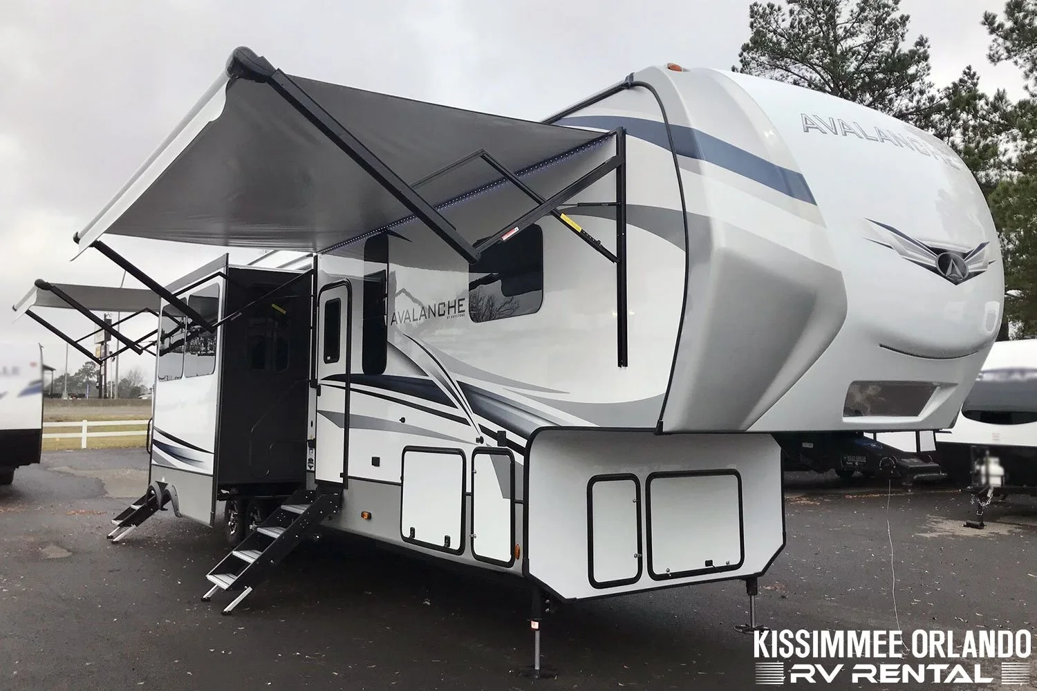 Avalanche 378BH Bunkhouse Fifth Wheel | Kissimmee Orlando RV and Camper ...