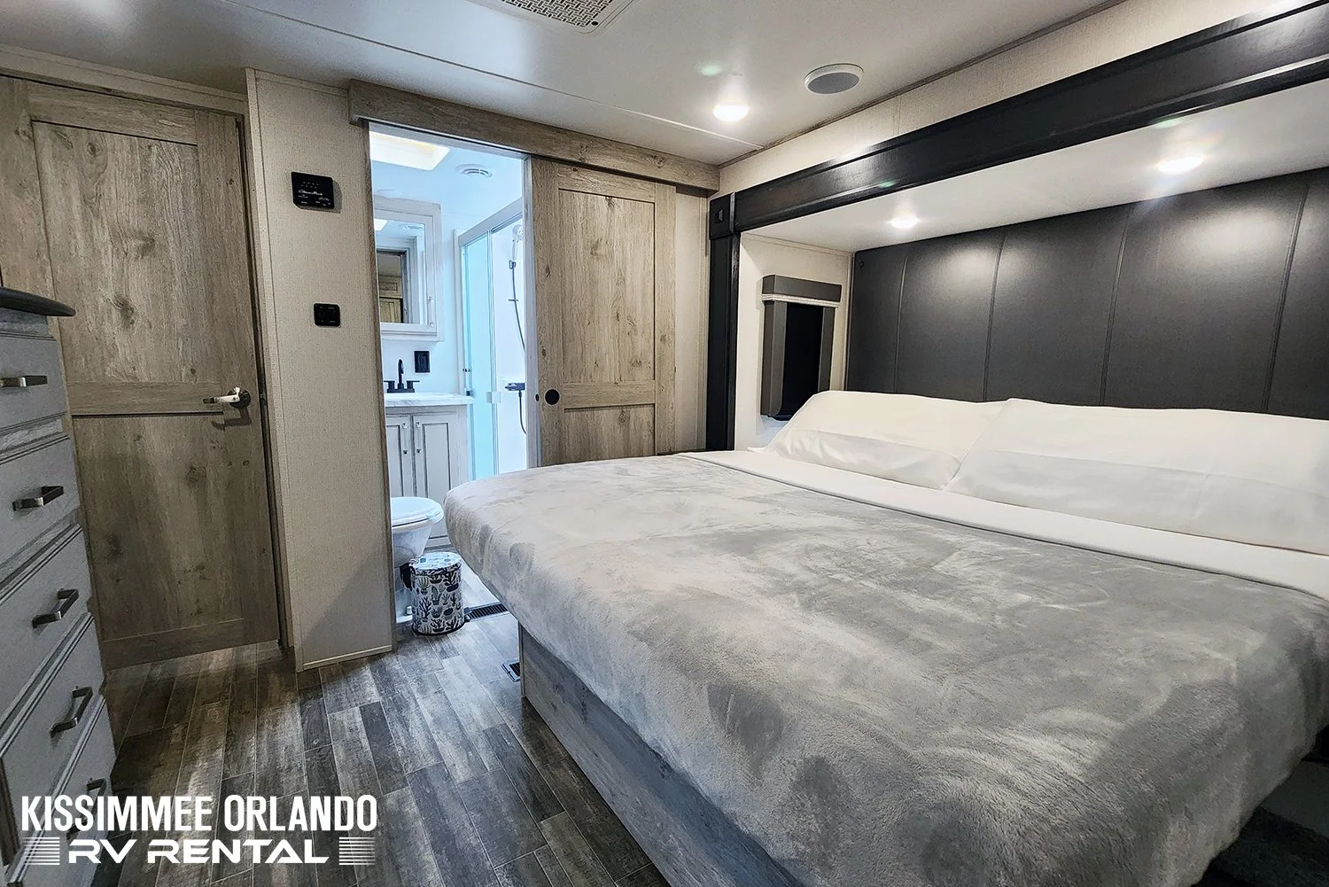 Avalanche 390DS 3 Bedroom Fifth Wheel | Kissimmee Orlando RV and Camper ...