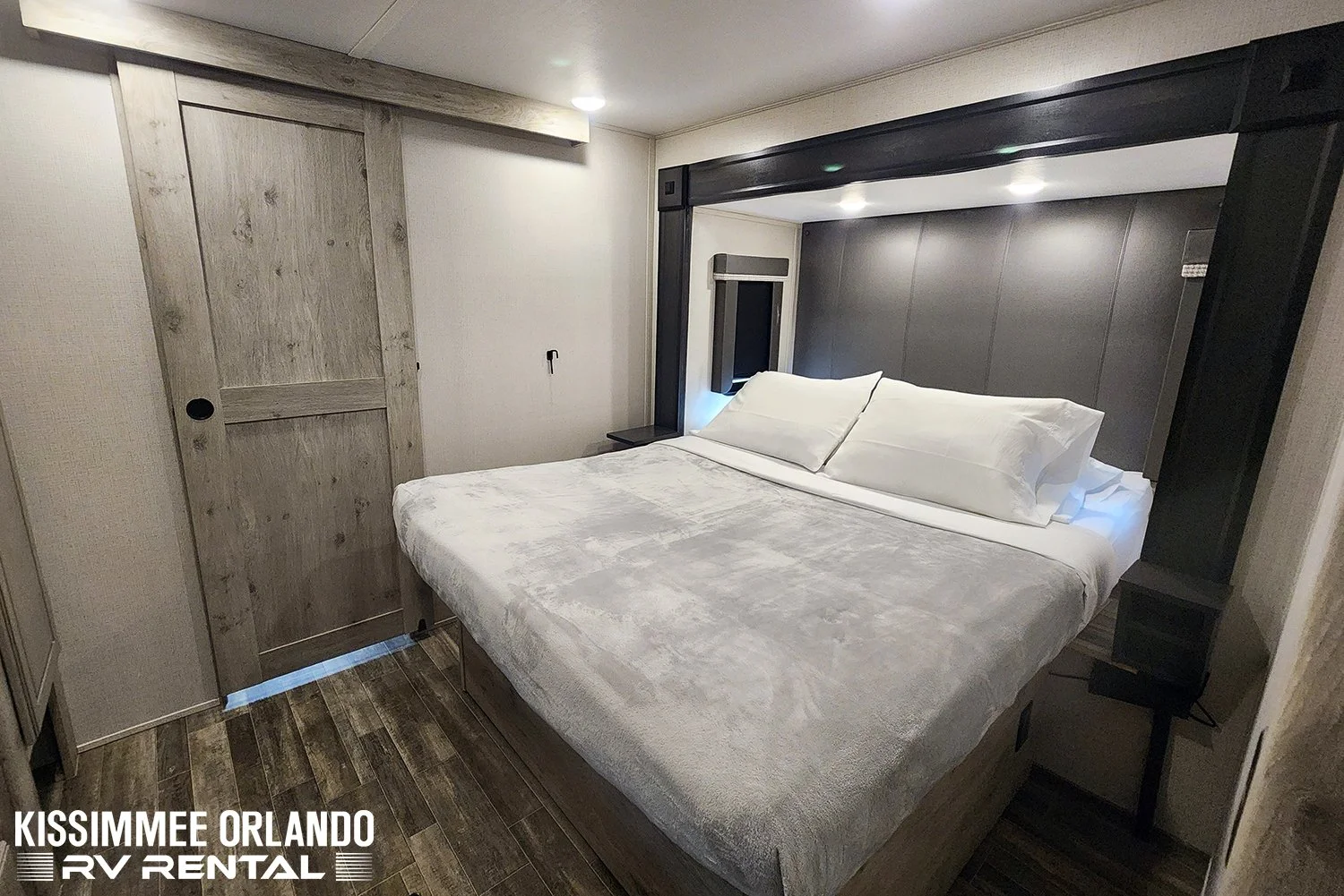 Avalanche 390DS 3 Bedroom Fifth Wheel | Kissimmee Orlando RV and Camper ...