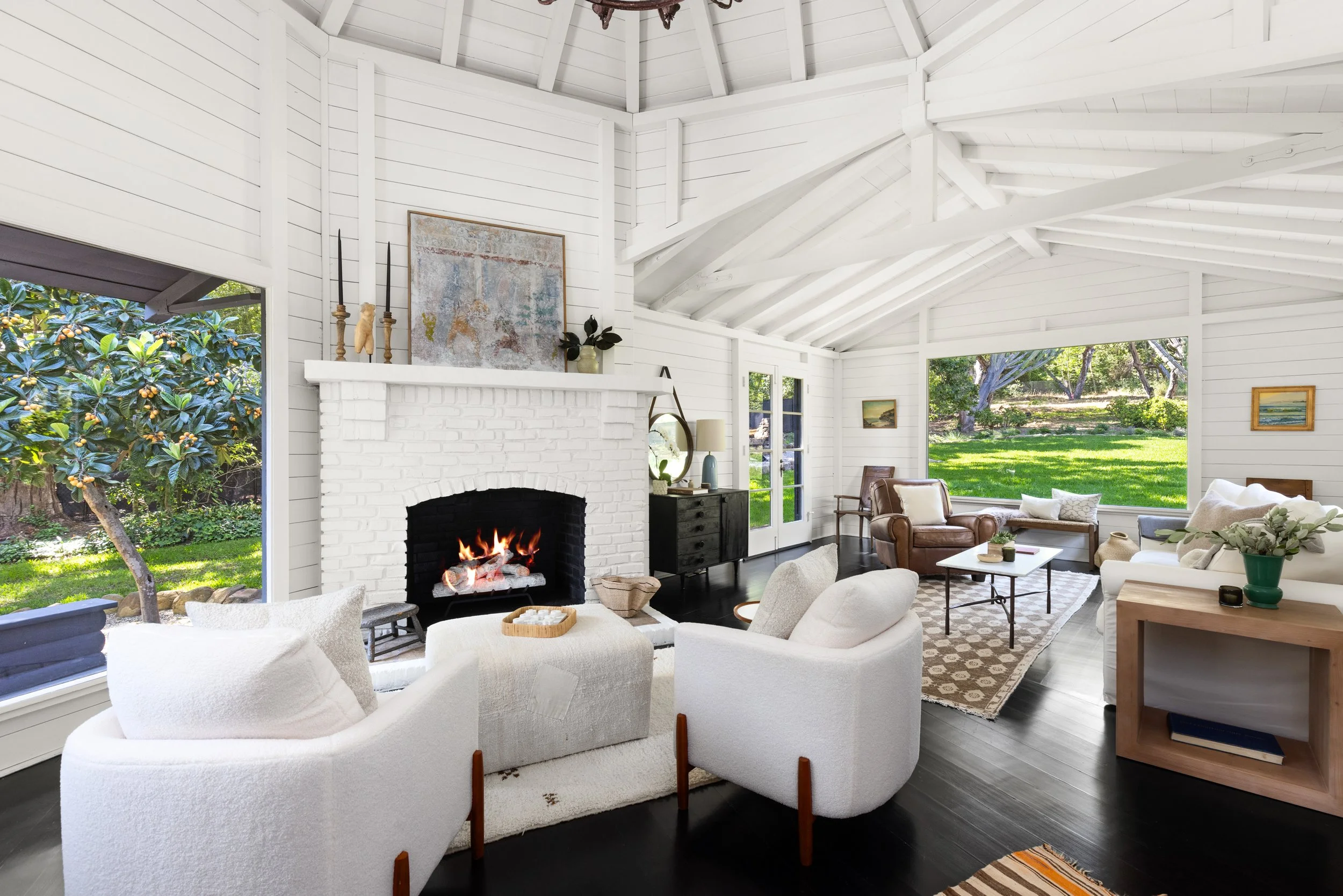 2070 E VALLEY — Becker Studios