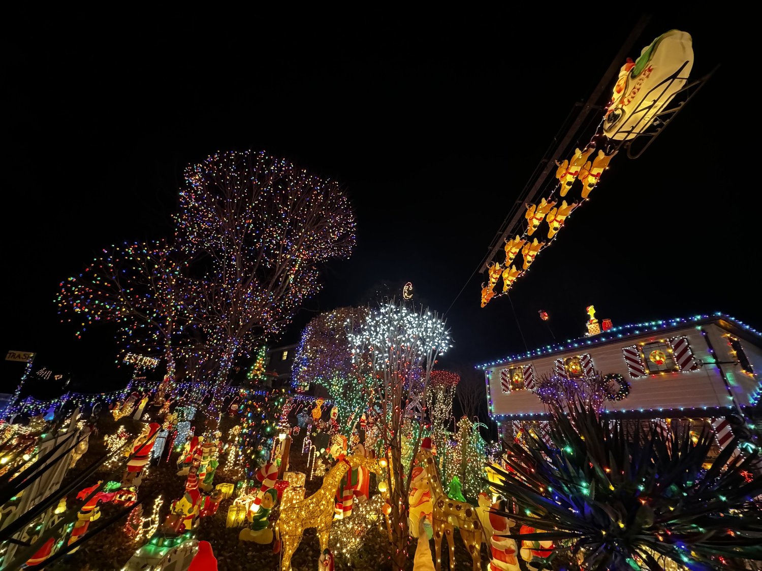 Best Richmond Tacky Light Tours — Charlottesville Limousine ...