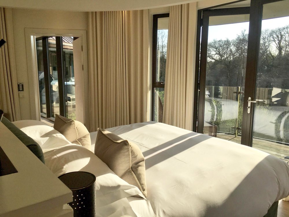 IN PRAISE OF CHEWTON GLEN: HAMPSHIRE'S MOST BEAUTIFUL COUNTRY HOUSE ...
