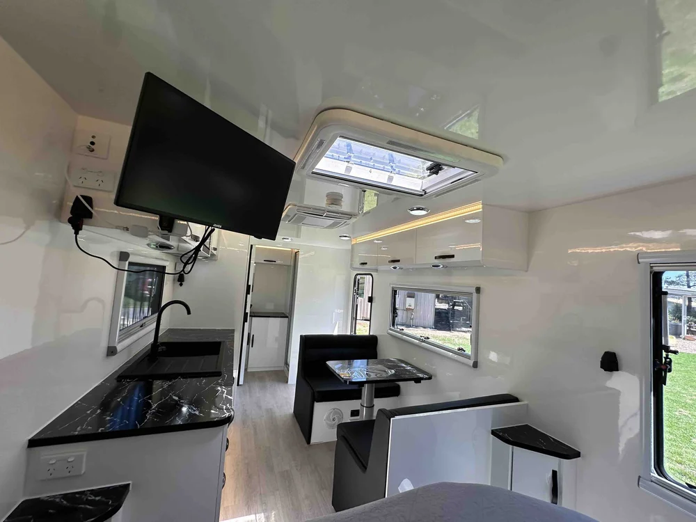 21FT FDX Freedom Duo Xplorer — Goldfields Campers