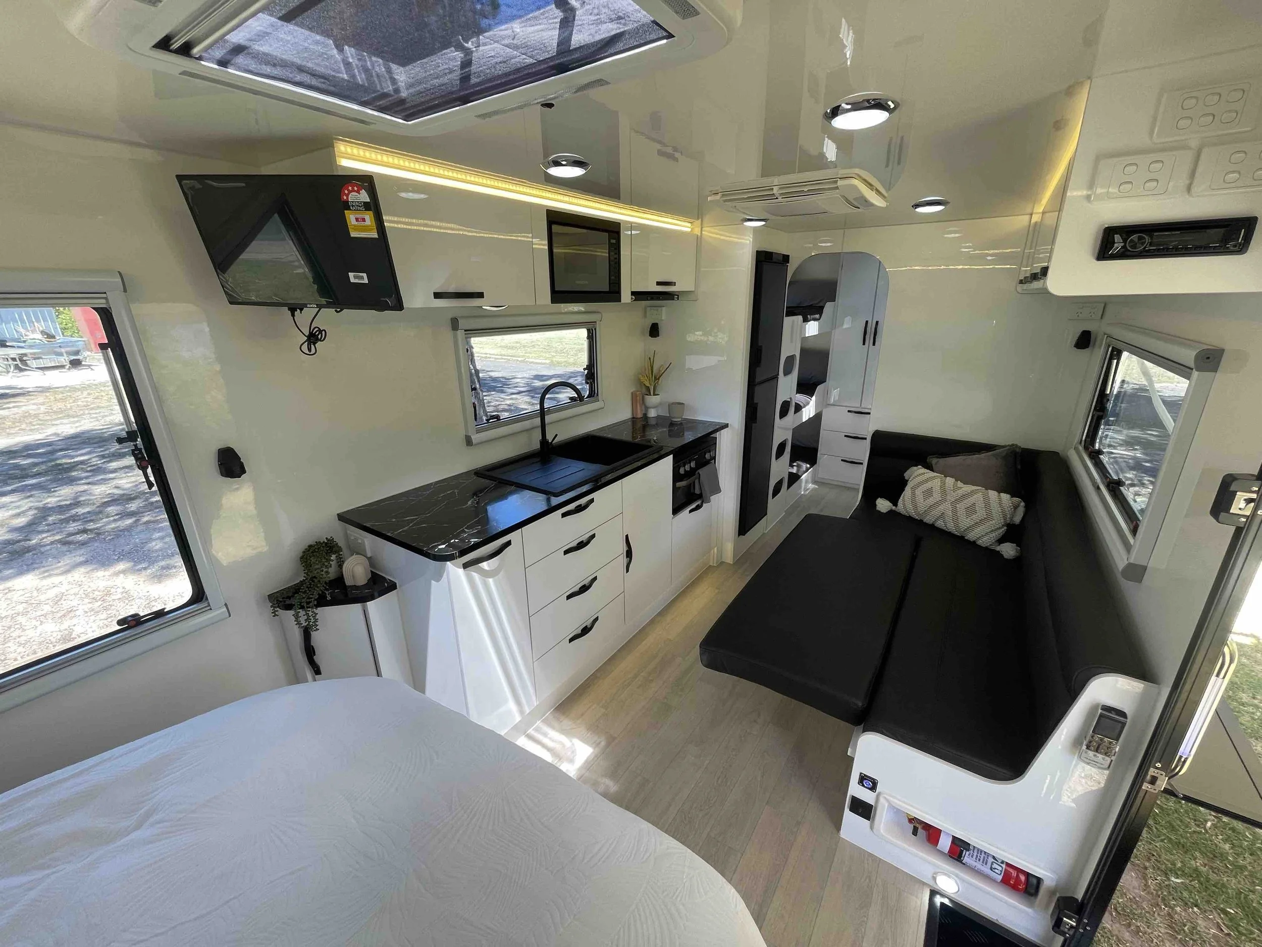 FAMILY DELUXE 22 — Goldfields Campers