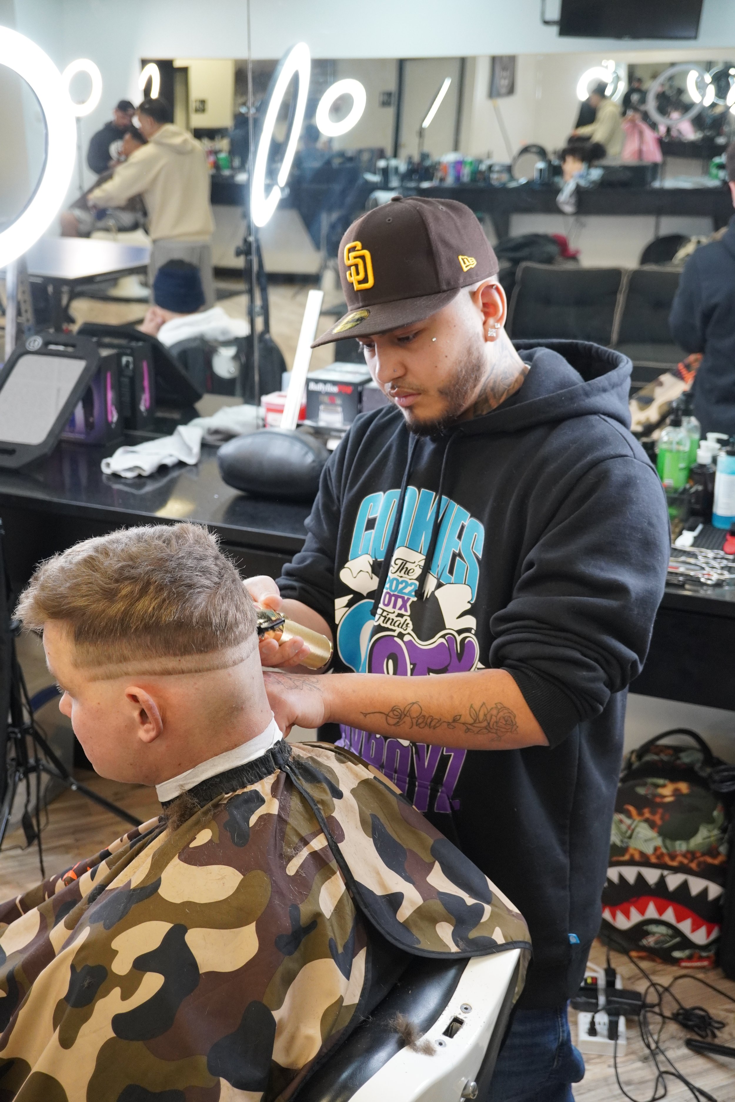 About Us | What Makes Us So Regal — Regal Barber Co.