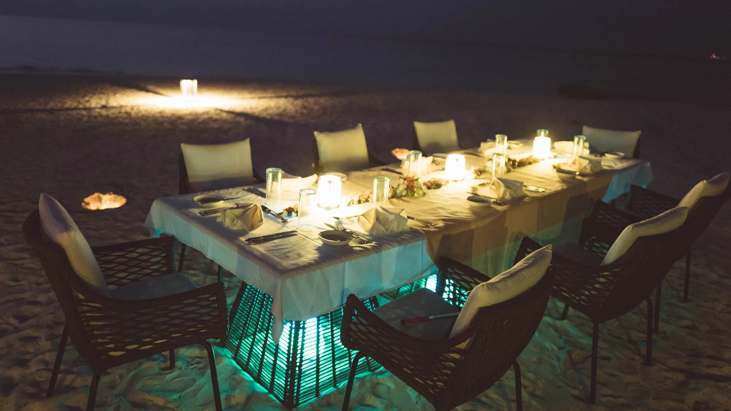 Sumptuous dining in beautiful Maldives surroundings — Drift Thelu ...