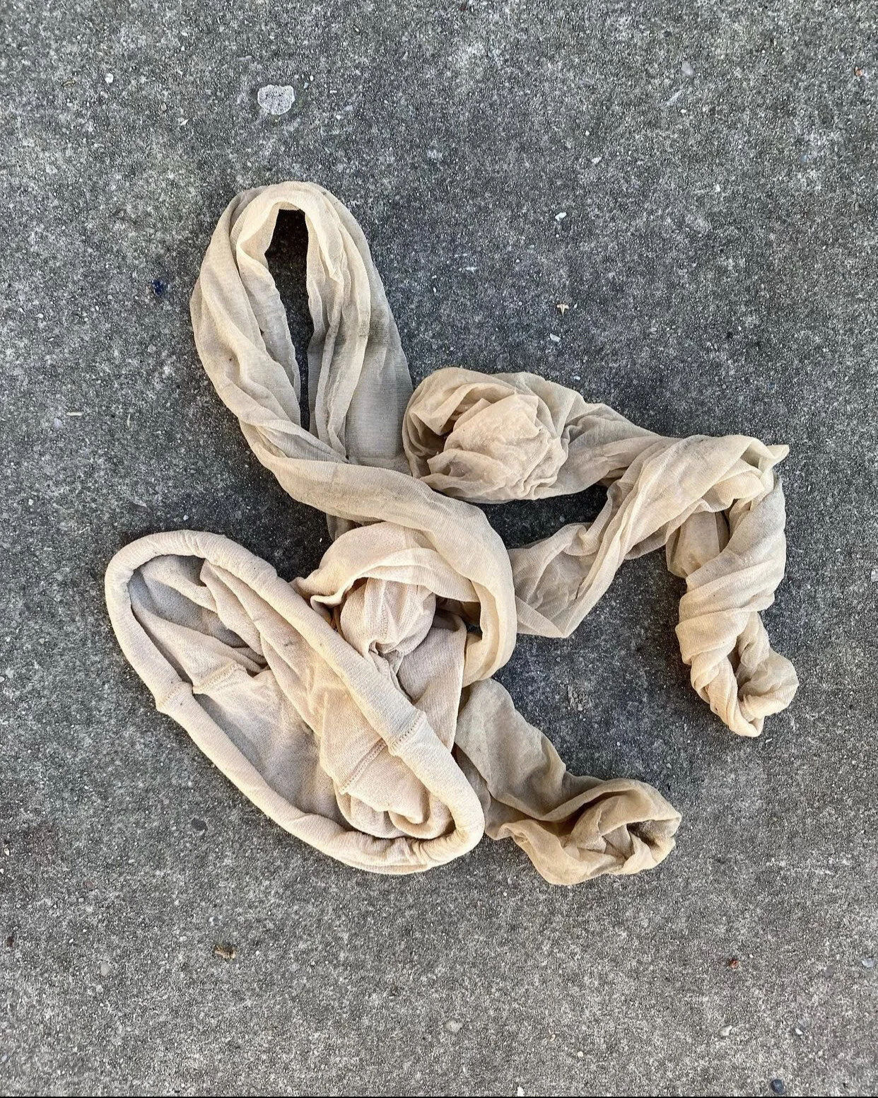 SOMEONES RUBBISH: TIGHTS, ARTIST TO STUDY, FIVE QUESTIONS — CHLOE JUNO