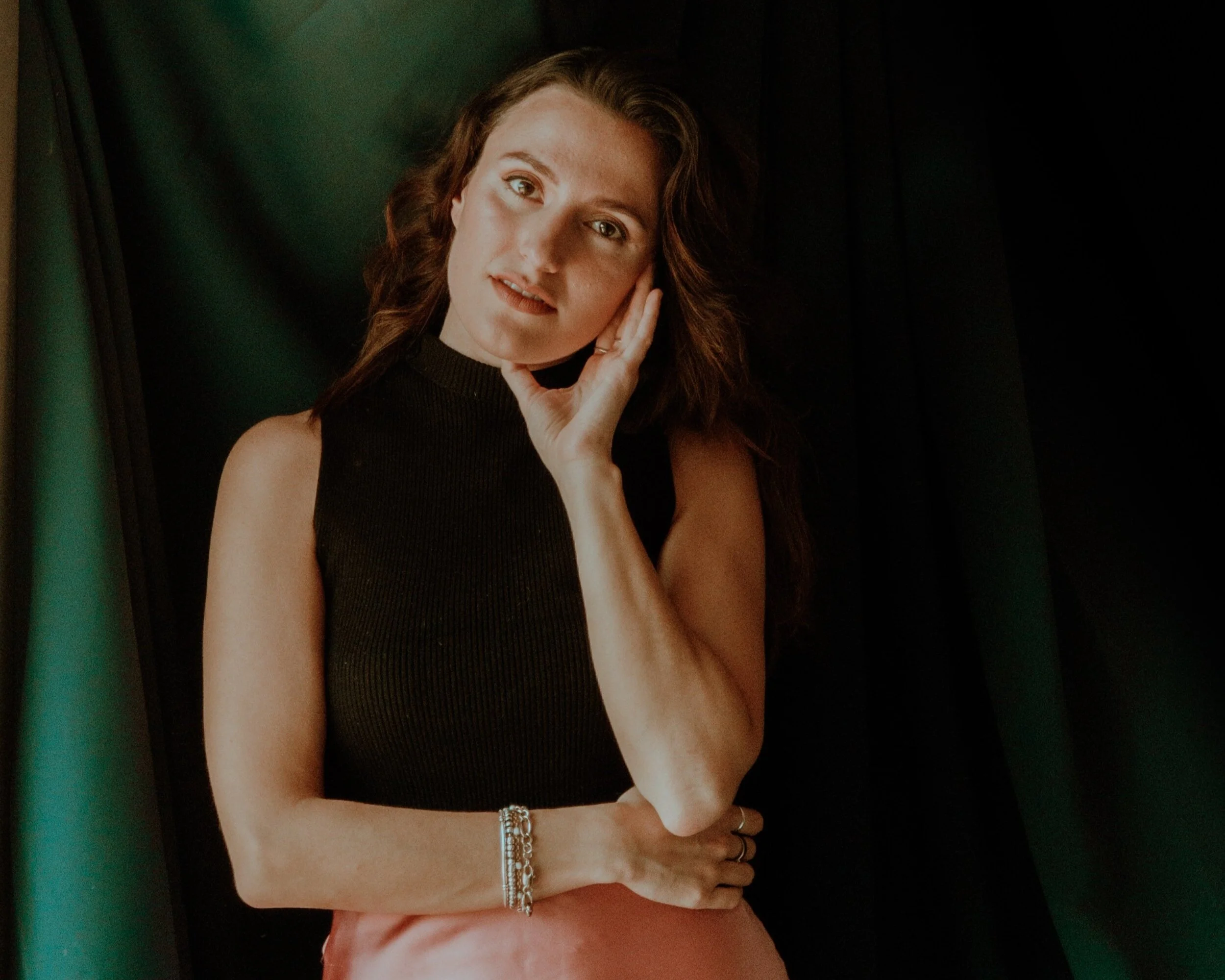 ANNA MYERS | WRITER & CREATIVE CONSULTANT