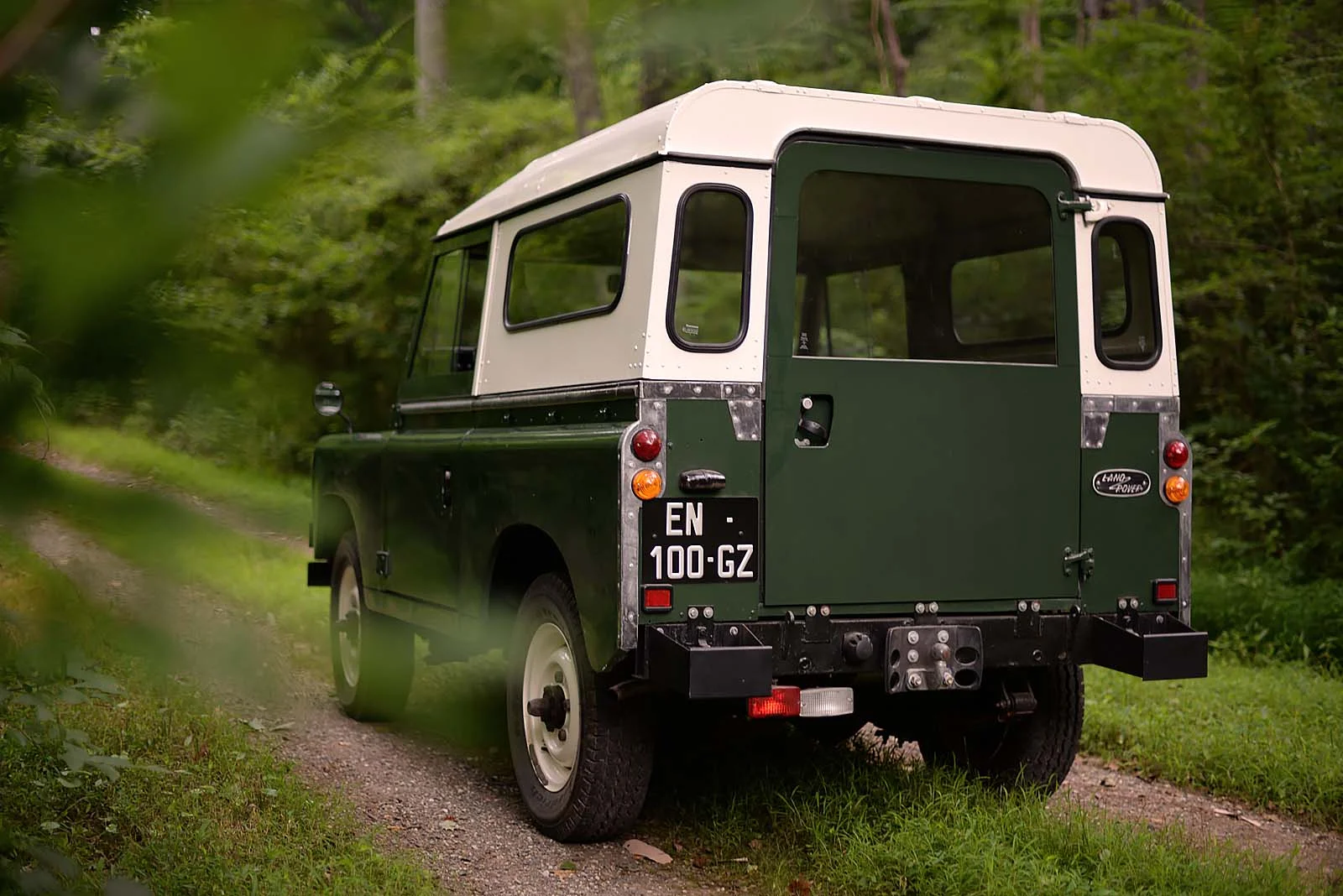 1974 Land Rover Series-III 88 - Commonwealth Classics