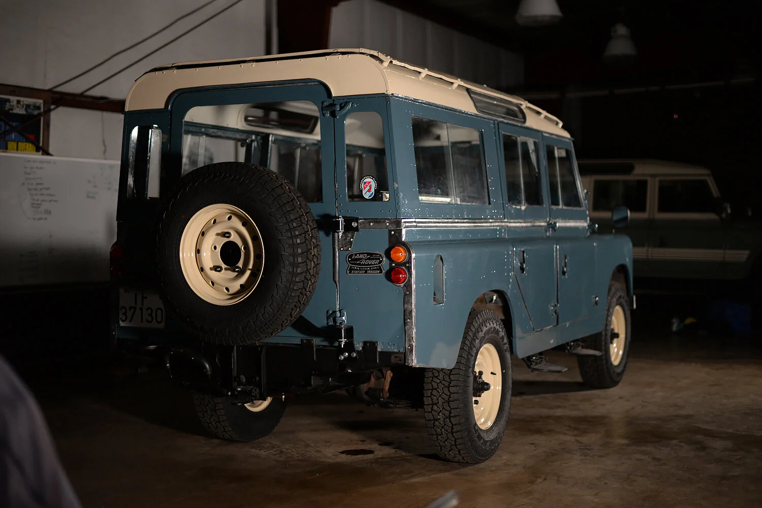 1966 Late Series-IIA Land Rover 109 - Commonwealth Classics